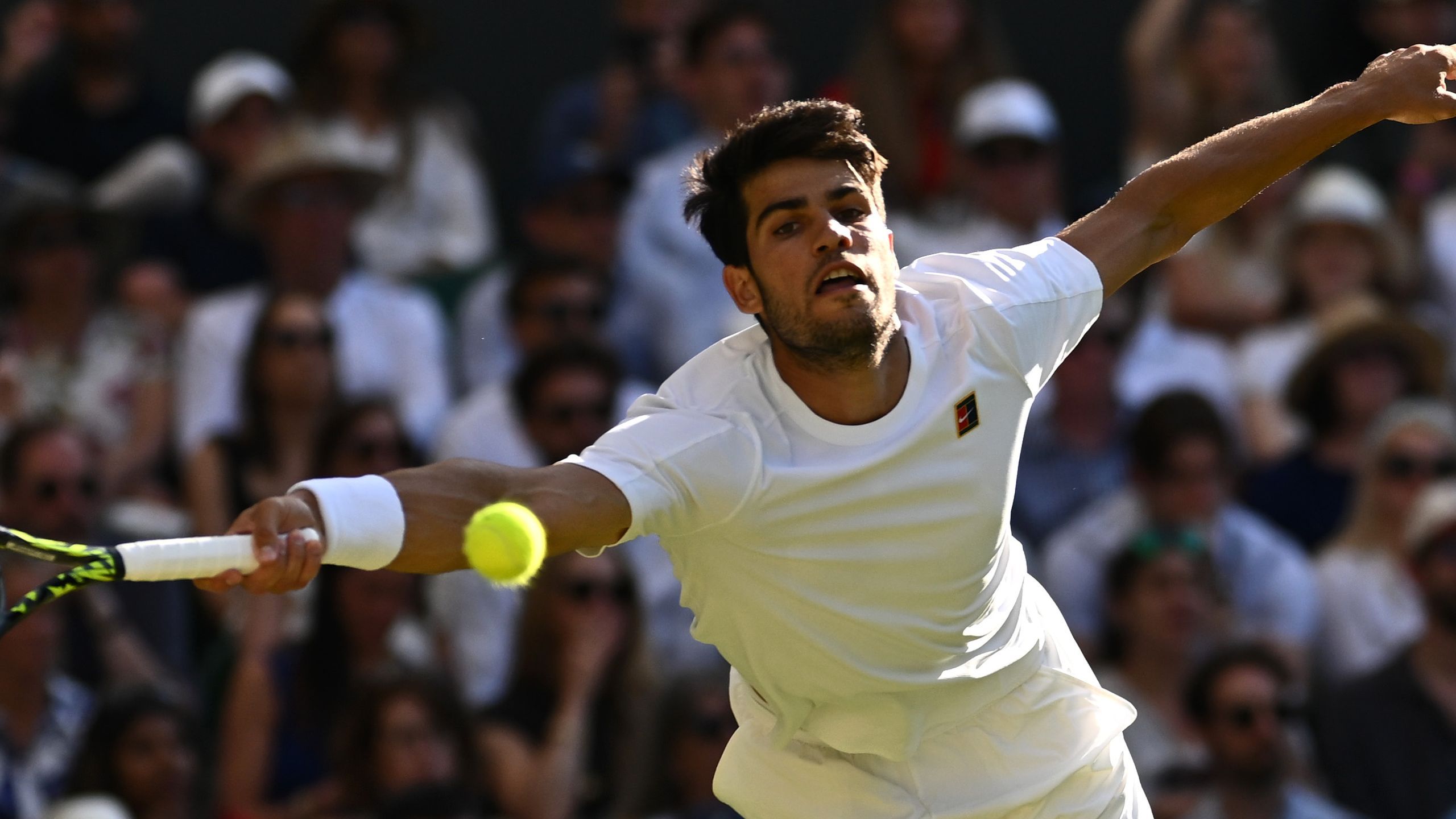 Wimbledon: Carlos Alcaraz fegt Local Hero Cameron Norrie im ...