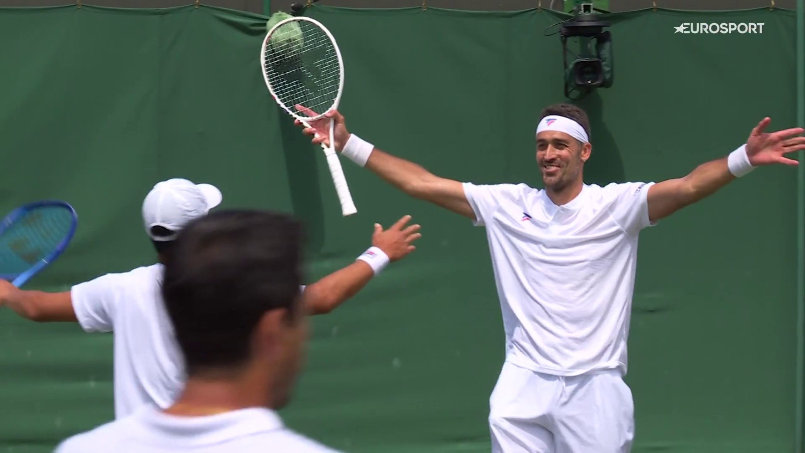 David Pel bereikt halve finale dubbelspel Wimbledon aan de zijde van Rinky Hijikata - Eurosport