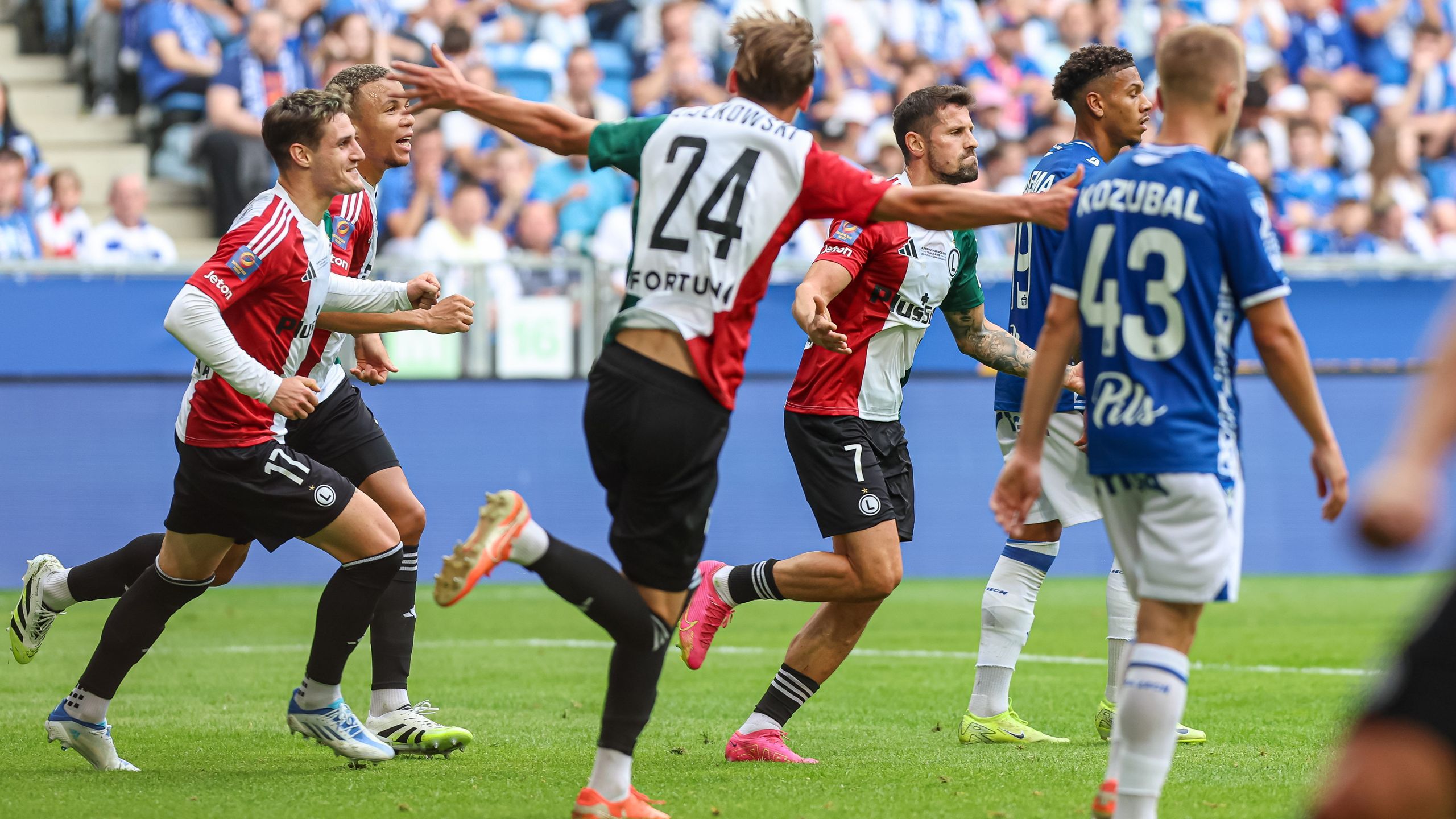 Legia Warszawa zdobyła Superpuchar Polski 2025 po zwycięstwie z Lechem ...