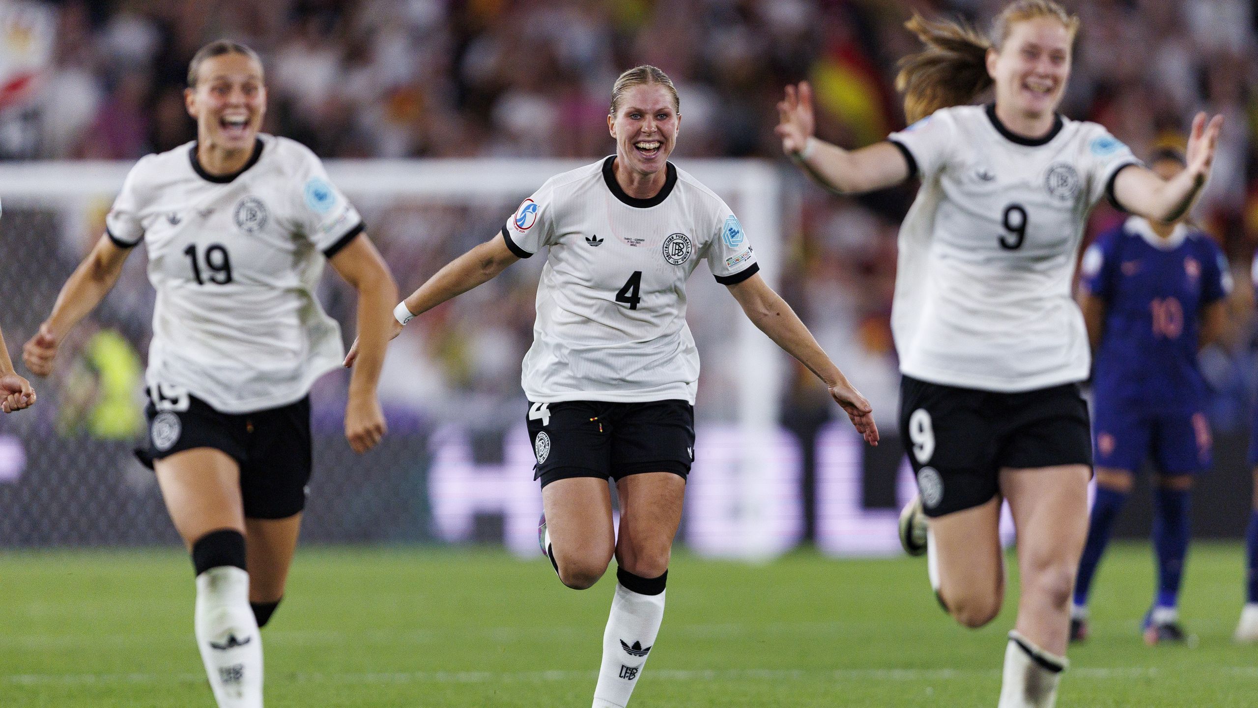 Frauen-EM - Rebecca Knaak nach Elfmeter-Drama gegen Frankreich ...