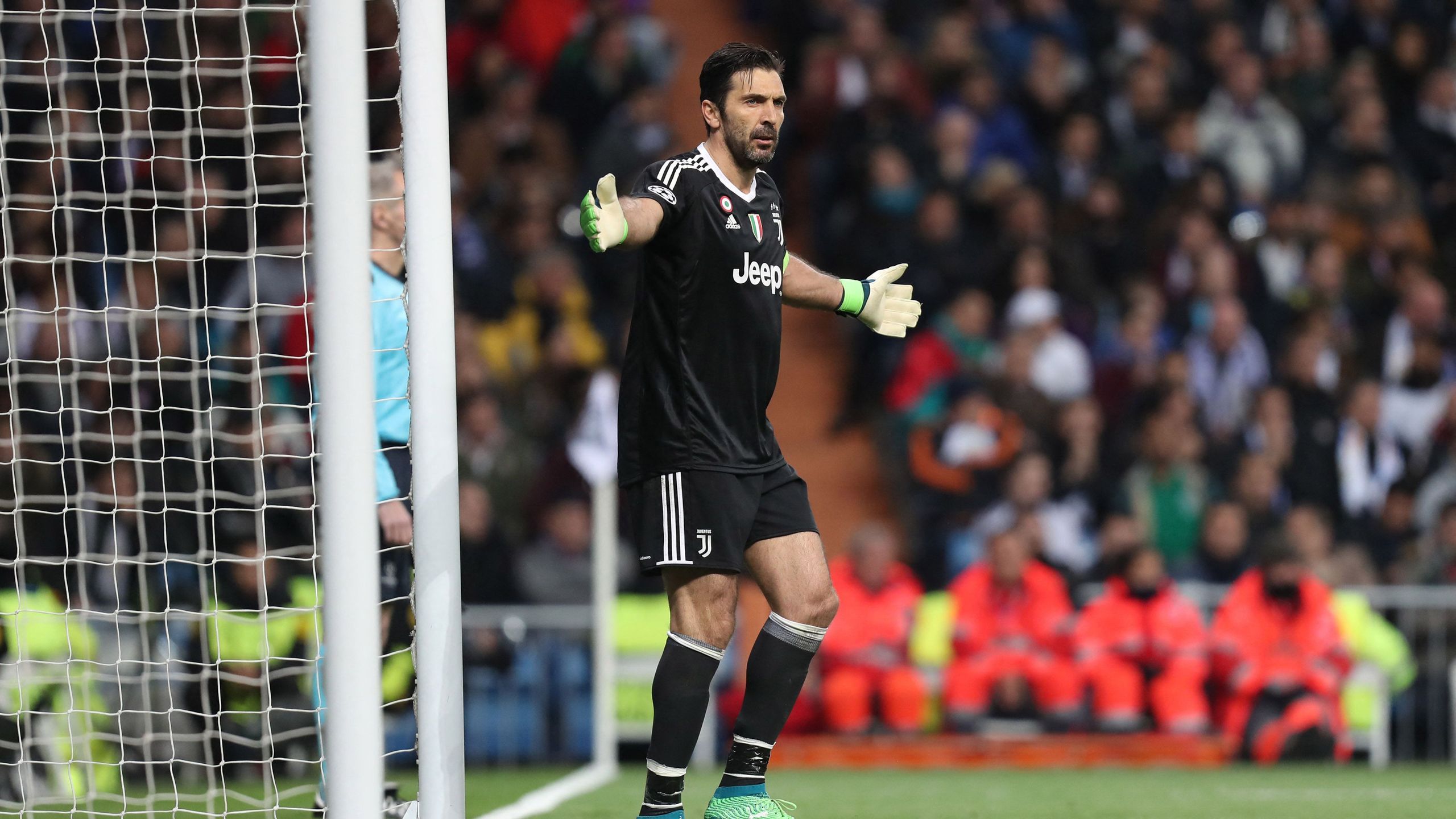 "Egy kapus vagy beszél magában, vagy megbolondul" - Gianluigi Buffon az ...