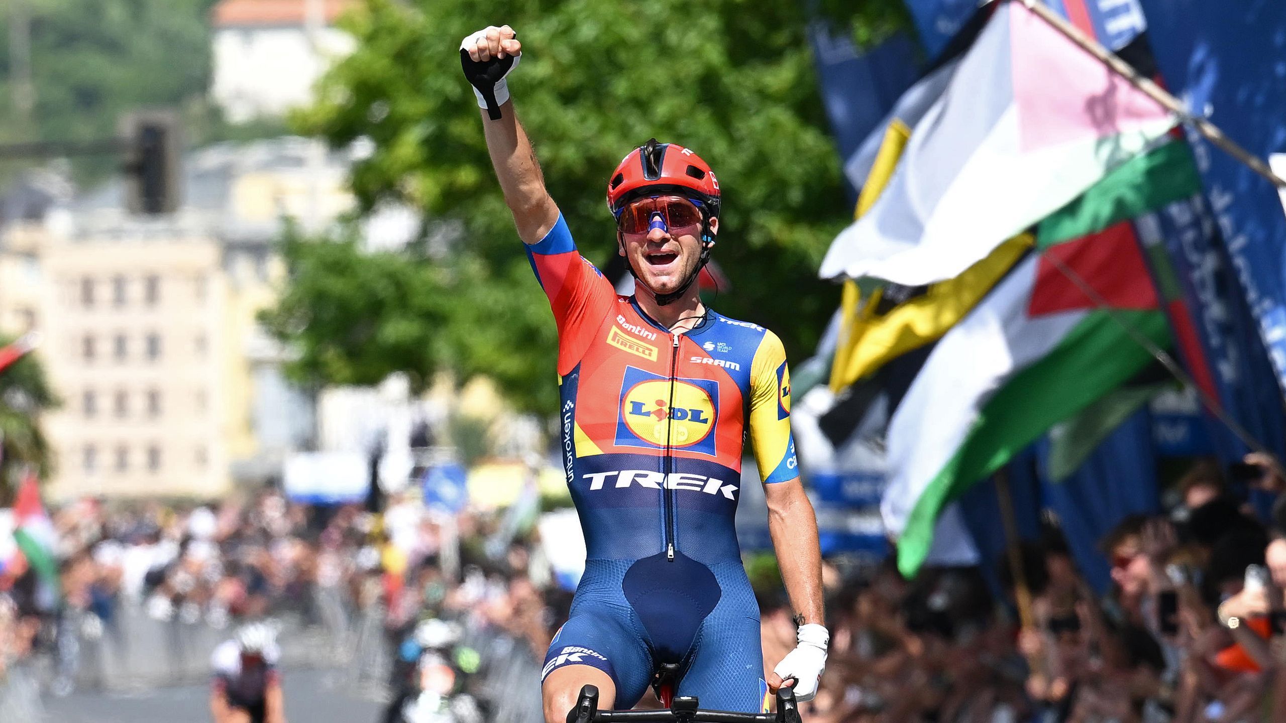 Két UAE-st legyőzve Giulio Ciccone nyerte a San Sebastian-i klasszikust ...