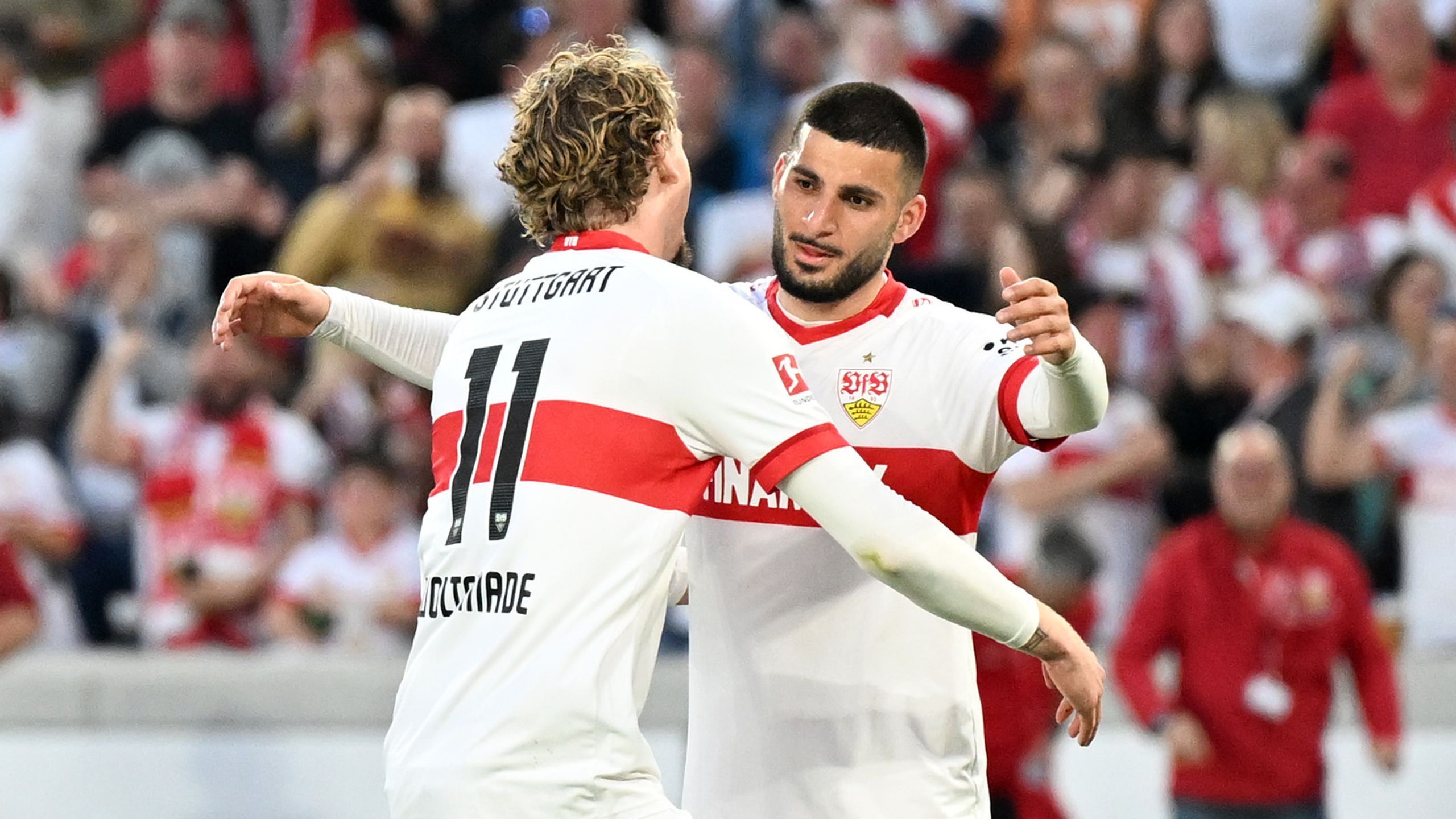 Nick Woltemade erhält Rückendeckung von Deniz Undav beim VfB Stuttgart ...