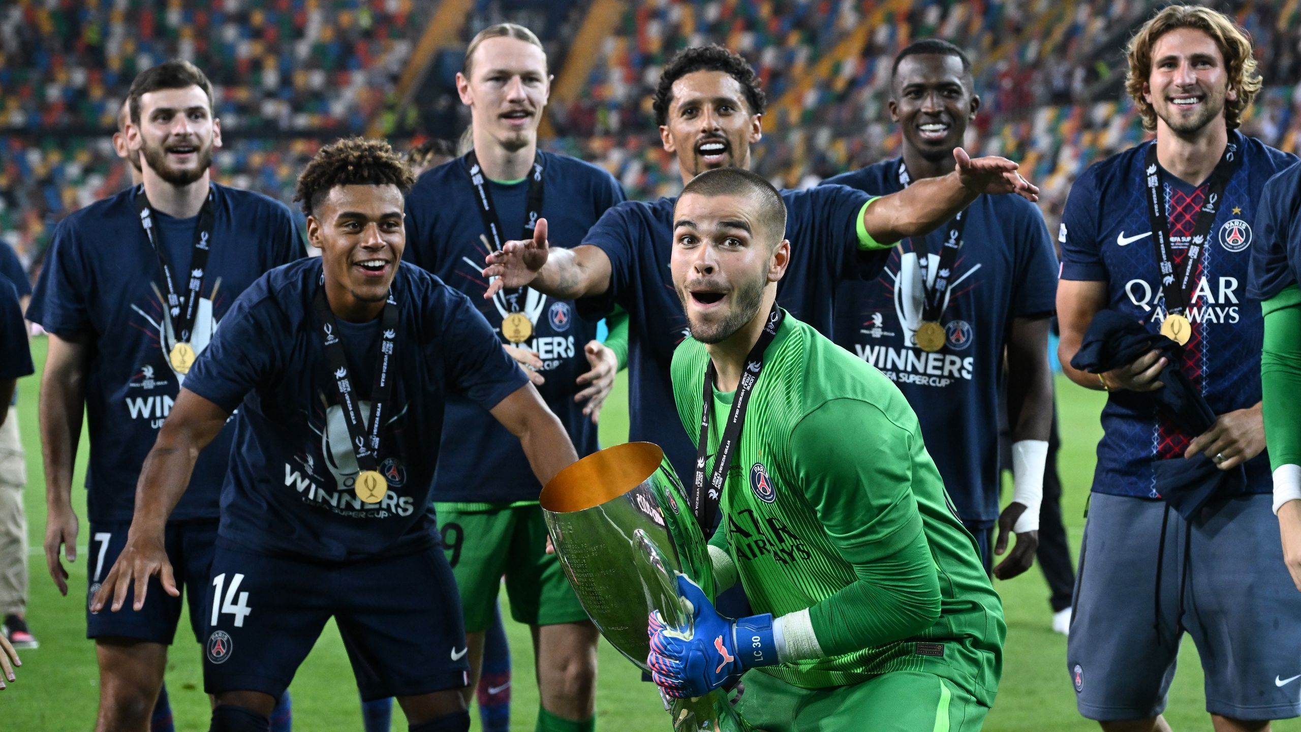 Pressestimmen zum UEFA Supercup: PSG schafft "Mega-Aufholjagd" gegen Tottenham Hotspur - Lucas ...