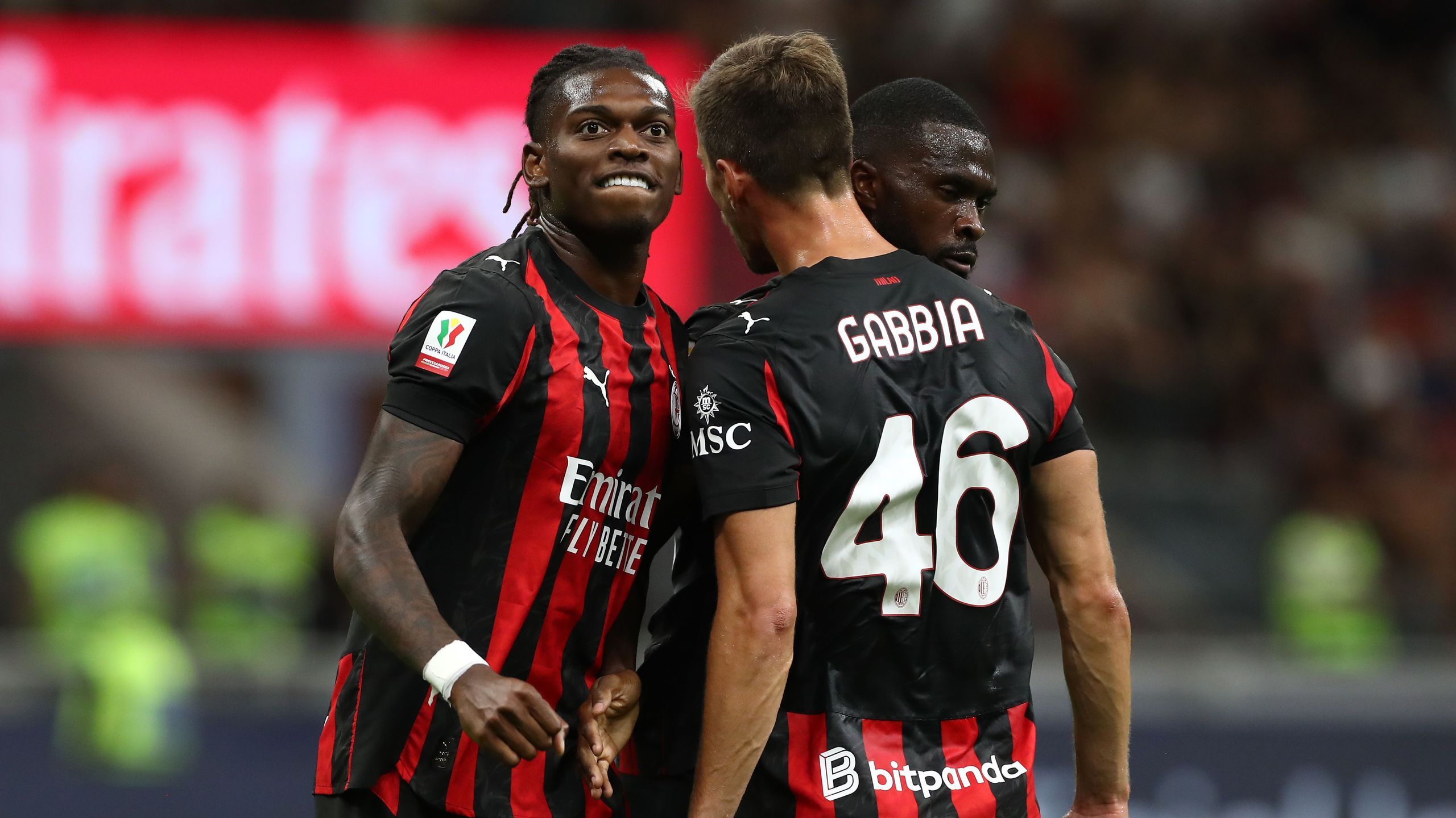 Milan-Bari 2-0: Rafael Leão goleador, Samuele Ricci super, il Diavolo ...