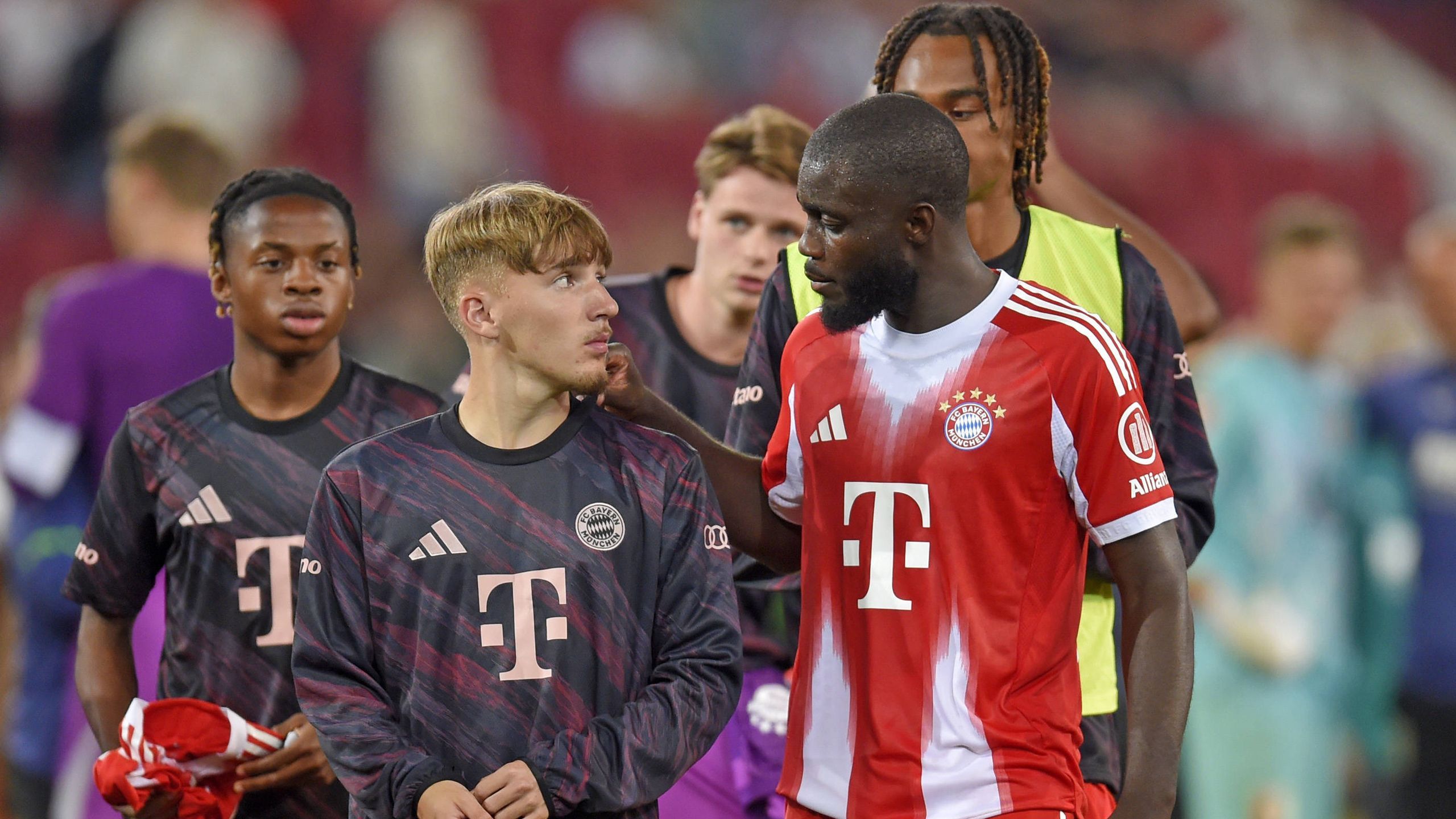 FC Bayern: Youngster Lennart Karl nach Nicht-Berücksichtigung in ...