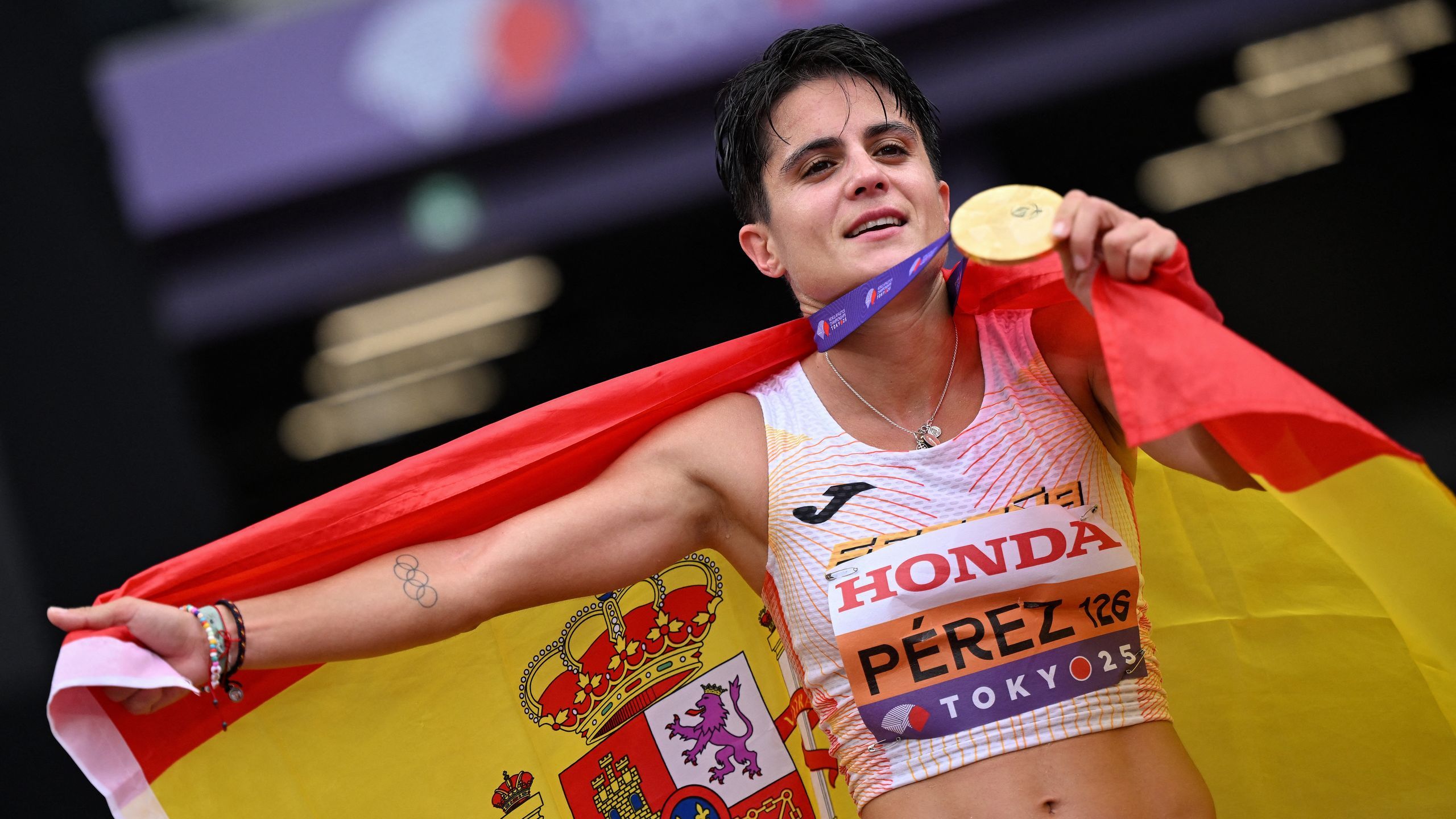María Pérez, campeona olímpica en París y mundial en Tokio, recibe la ...