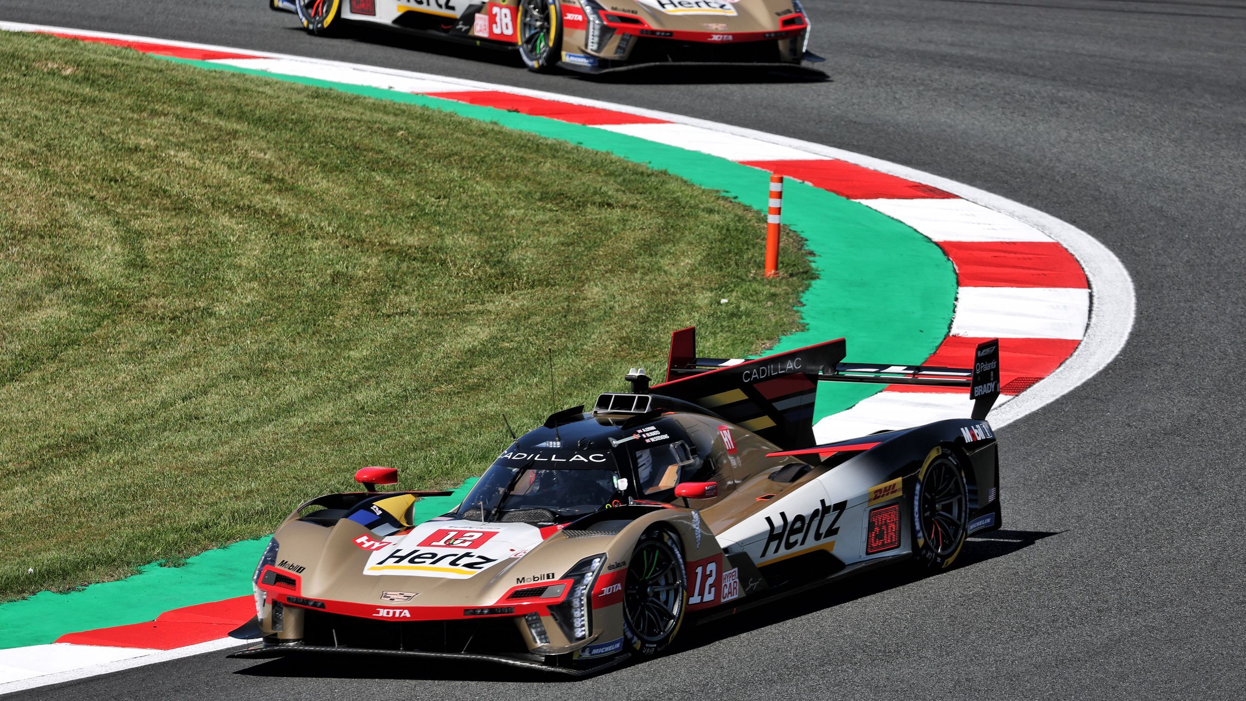 Prima fila Cadillac, Ferrari davanti a Porsche. Barrichello in pole tra ...