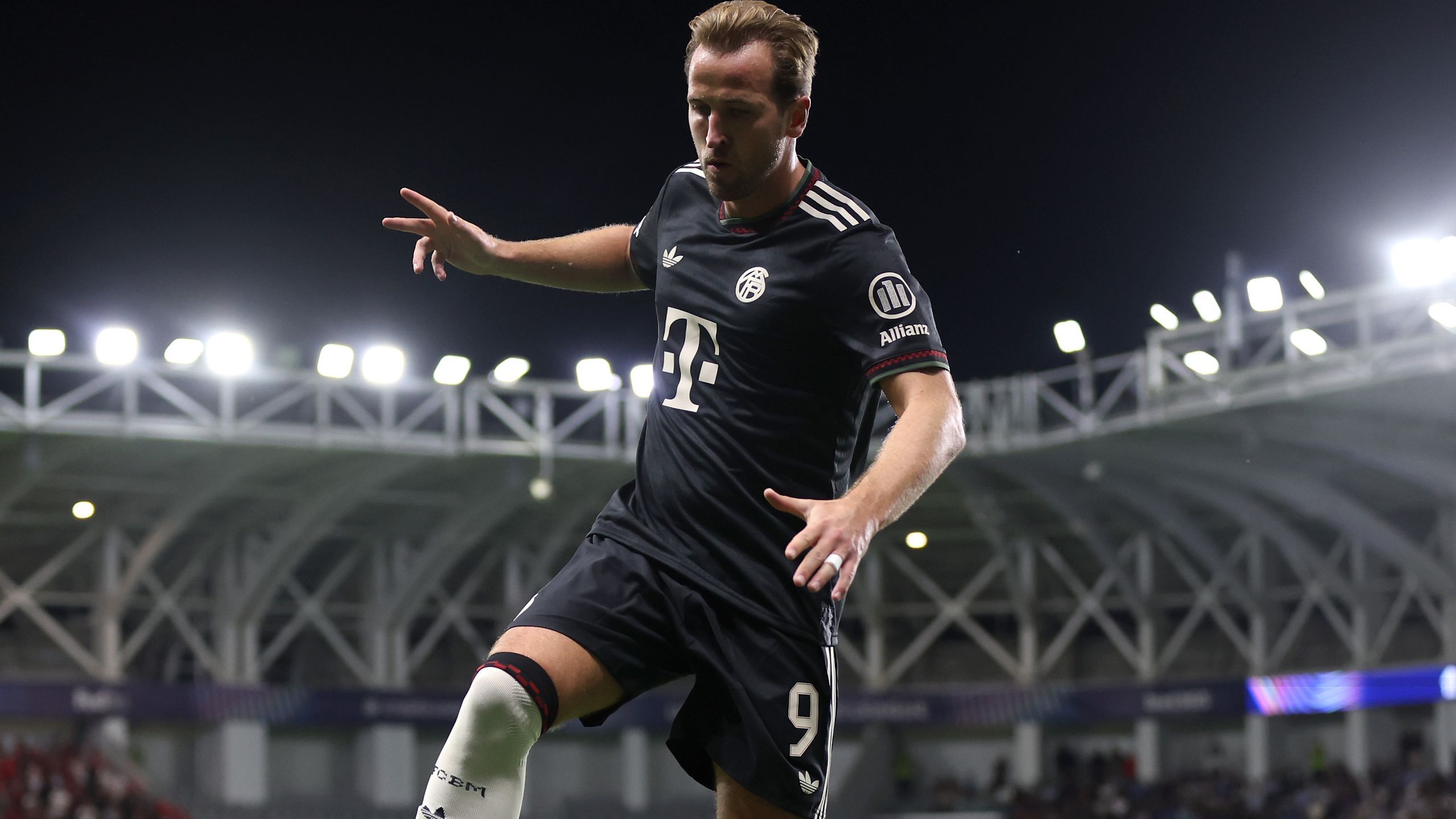 FC Bayern fegt über Pafos FC hinweg - Pressestimmen zum Schützenfest ...