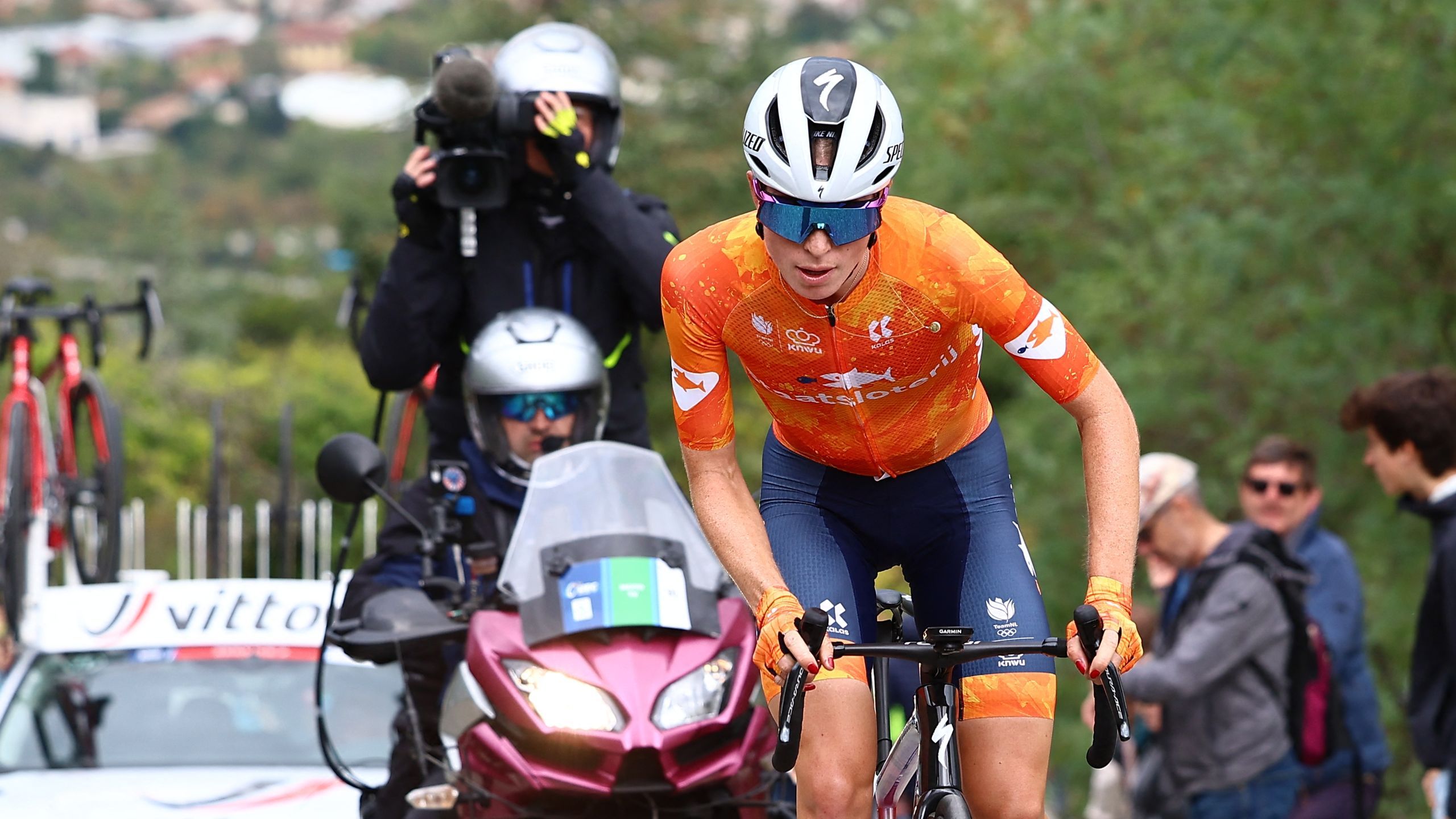 Demi Vollering spielt Favoritinnen-Rolle souverän aus und holt EM-Gold ...