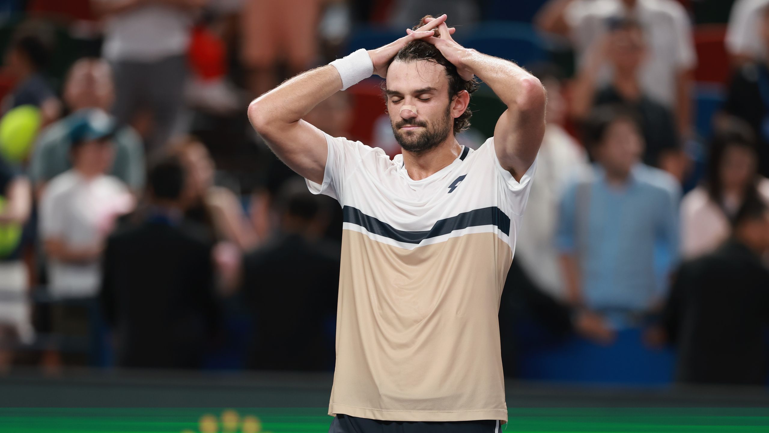 Valentin Vacherot bat Holger Rune (2-6, 7-6(4), 6-4) en quart de finale ...