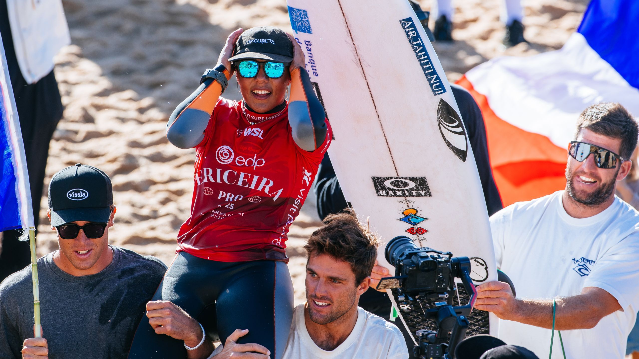 Championship Tour - A 14 ans, la surfeuse française Tya Zebrowski se ...