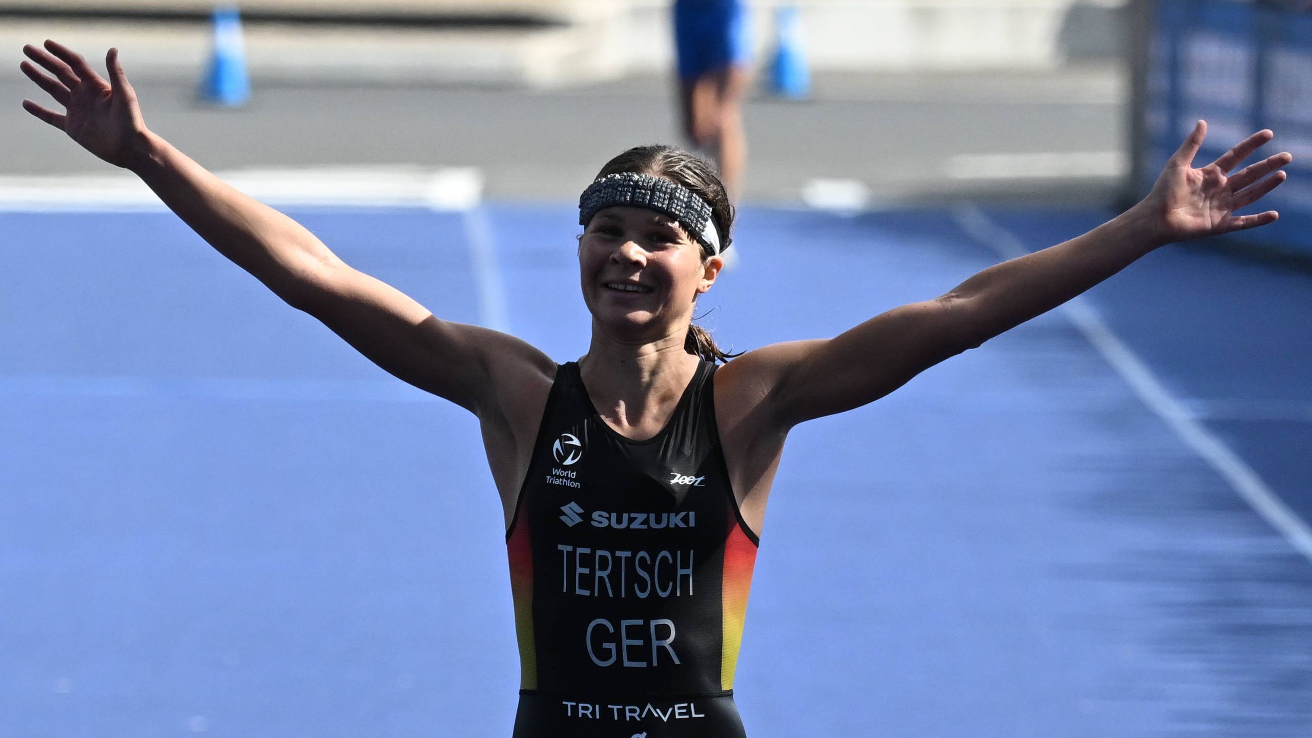 Lisa Tertsch wird sensationall Kurzdistanz-Weltmeisterin und schreibt ...