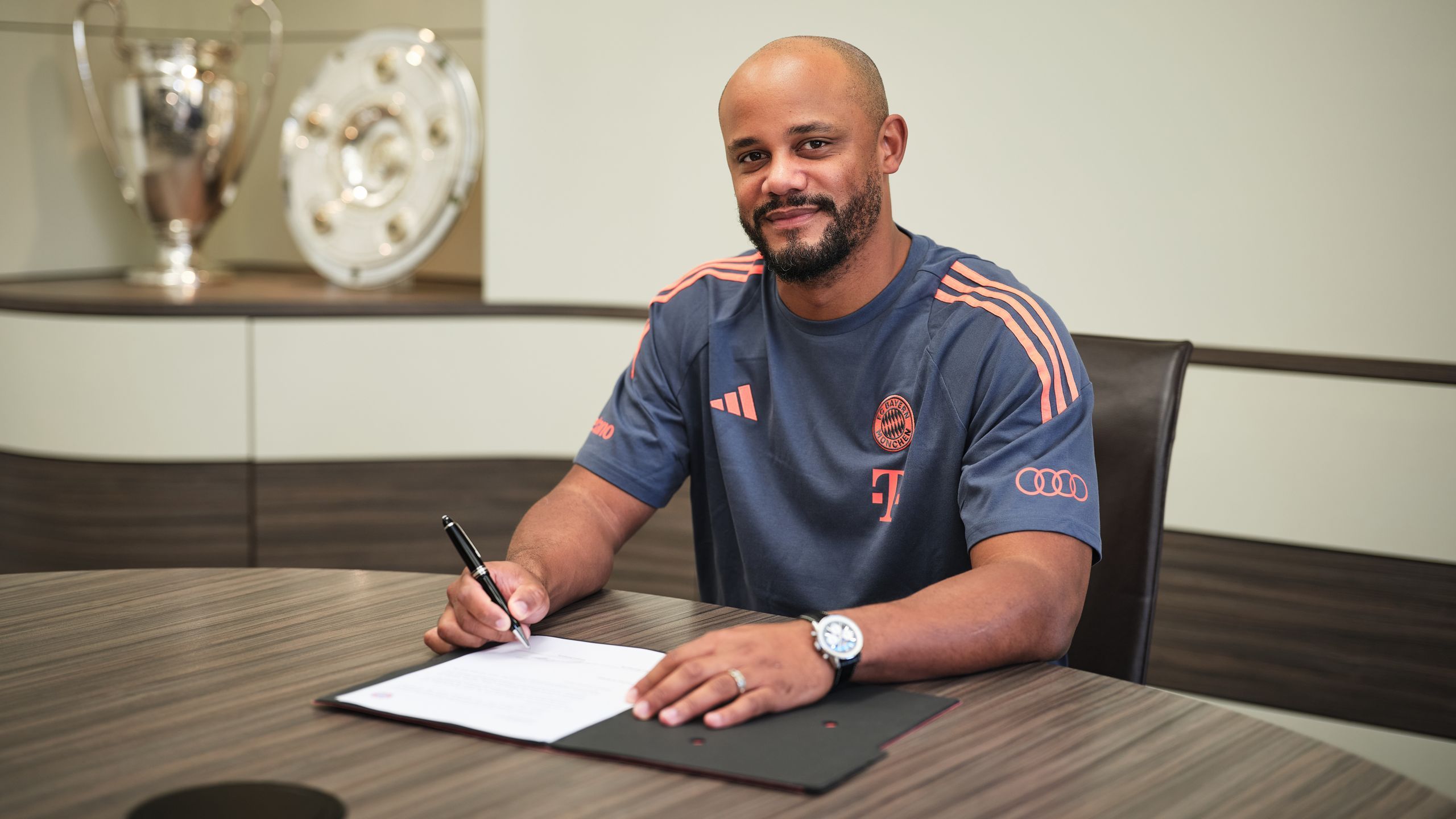 Vincent Kompany hat seinen Vertrag bis 2029 verlängert: Die Zahlen ...