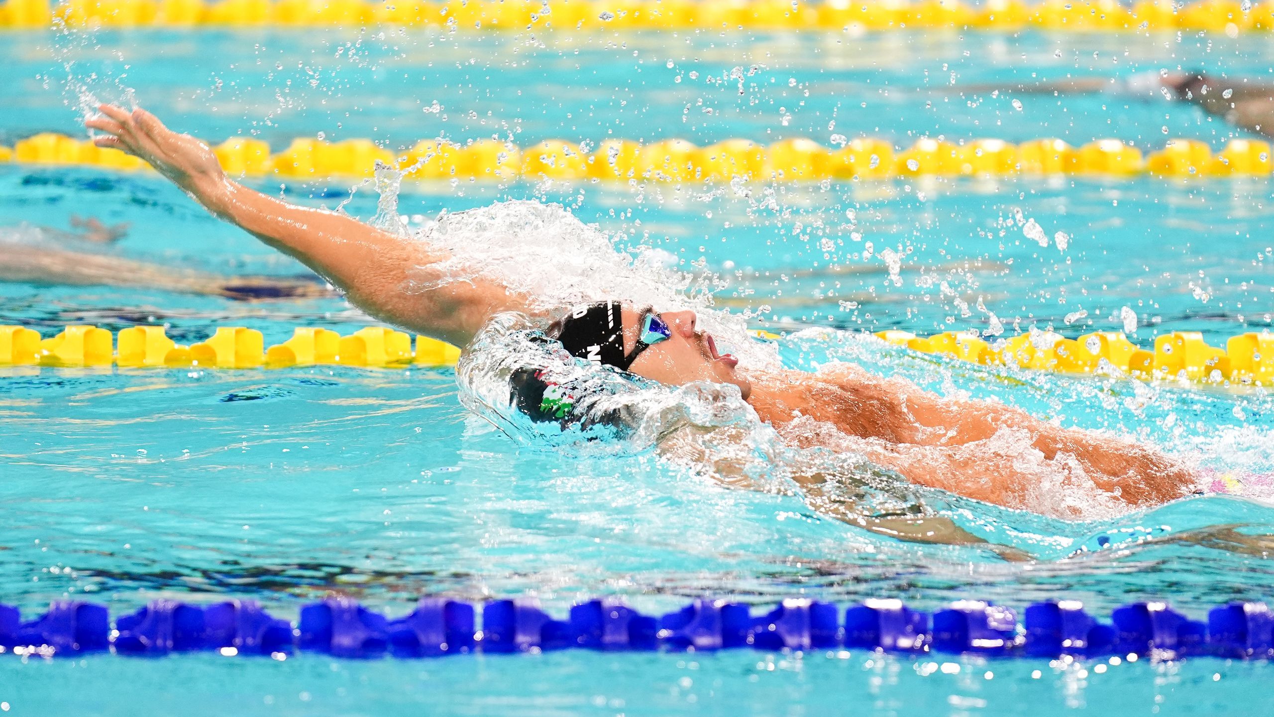 Thomas Ceccon 2° e record italiano nei 200 dorso, Lorenzo Mora 3 ...