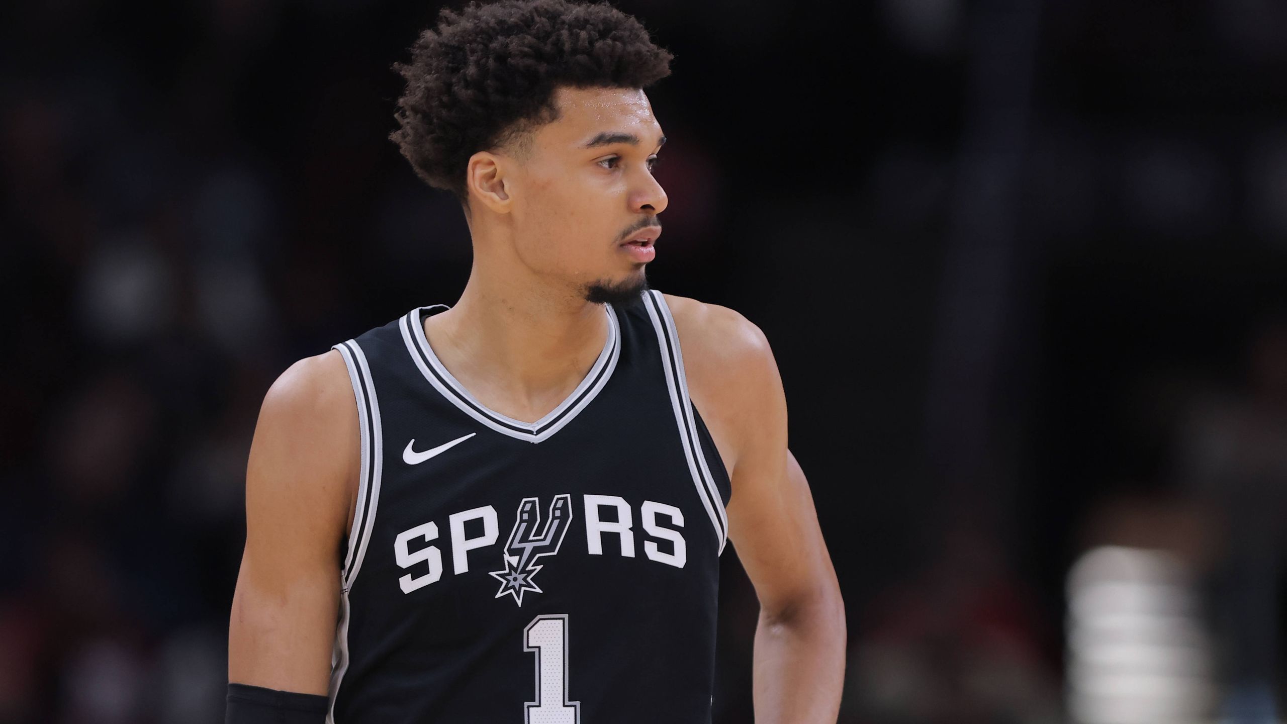 De'Aaron Fox, Luke Kornet, Kelly Olynyk et Jeremy Sochan : Les Spurs ...