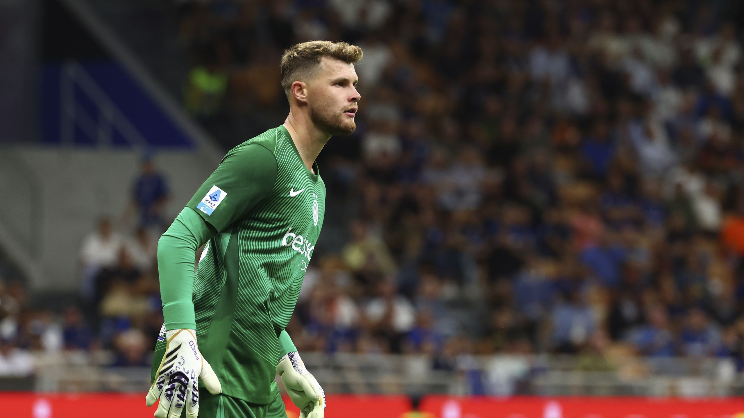 Josep Martínez, portero español del Inter de Milán, atropella ...