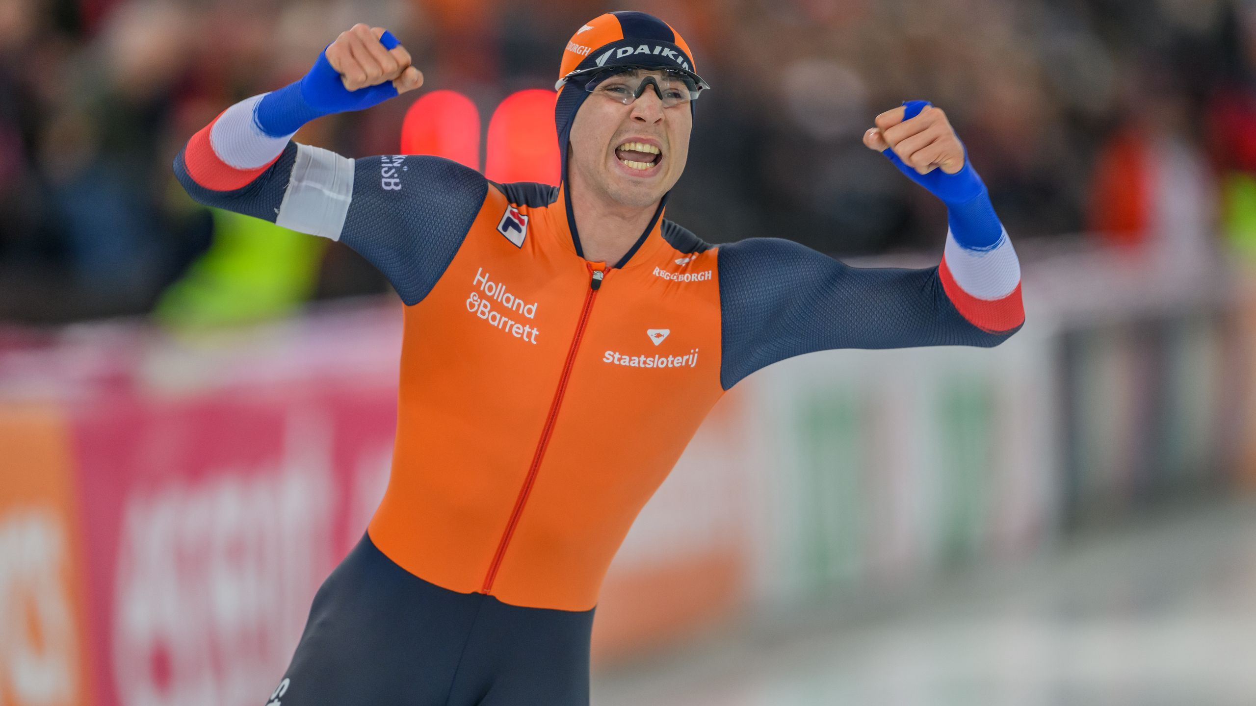 Jenning de Boo rijdt eigen baanrecord Thialf uit de boeken en snelt ...