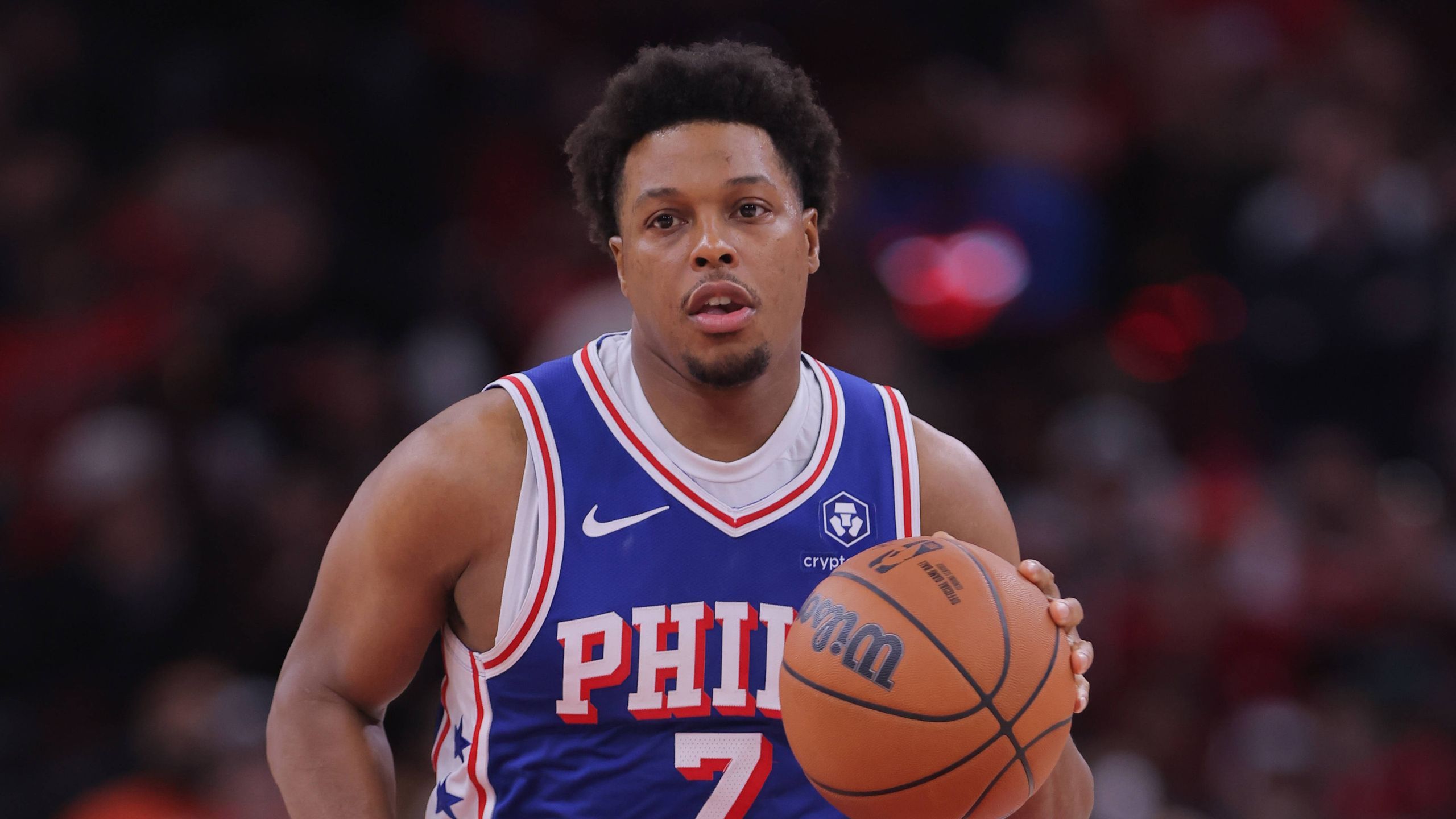 Kyle Lowry fra Philadelphia 76'ers tager hul på sin 20. sæson i sejren ...