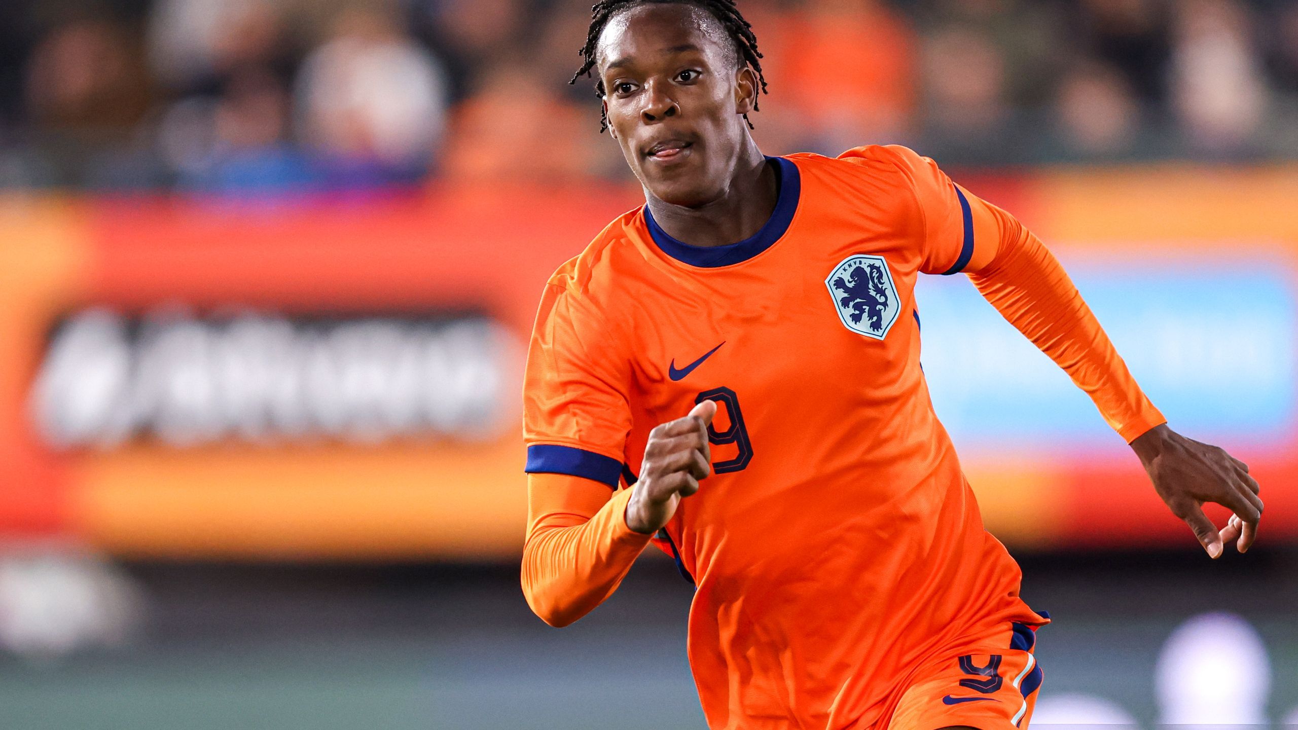 Koeman roept Emmanuel Emegha alsnog op voor Oranje - Spits van ...