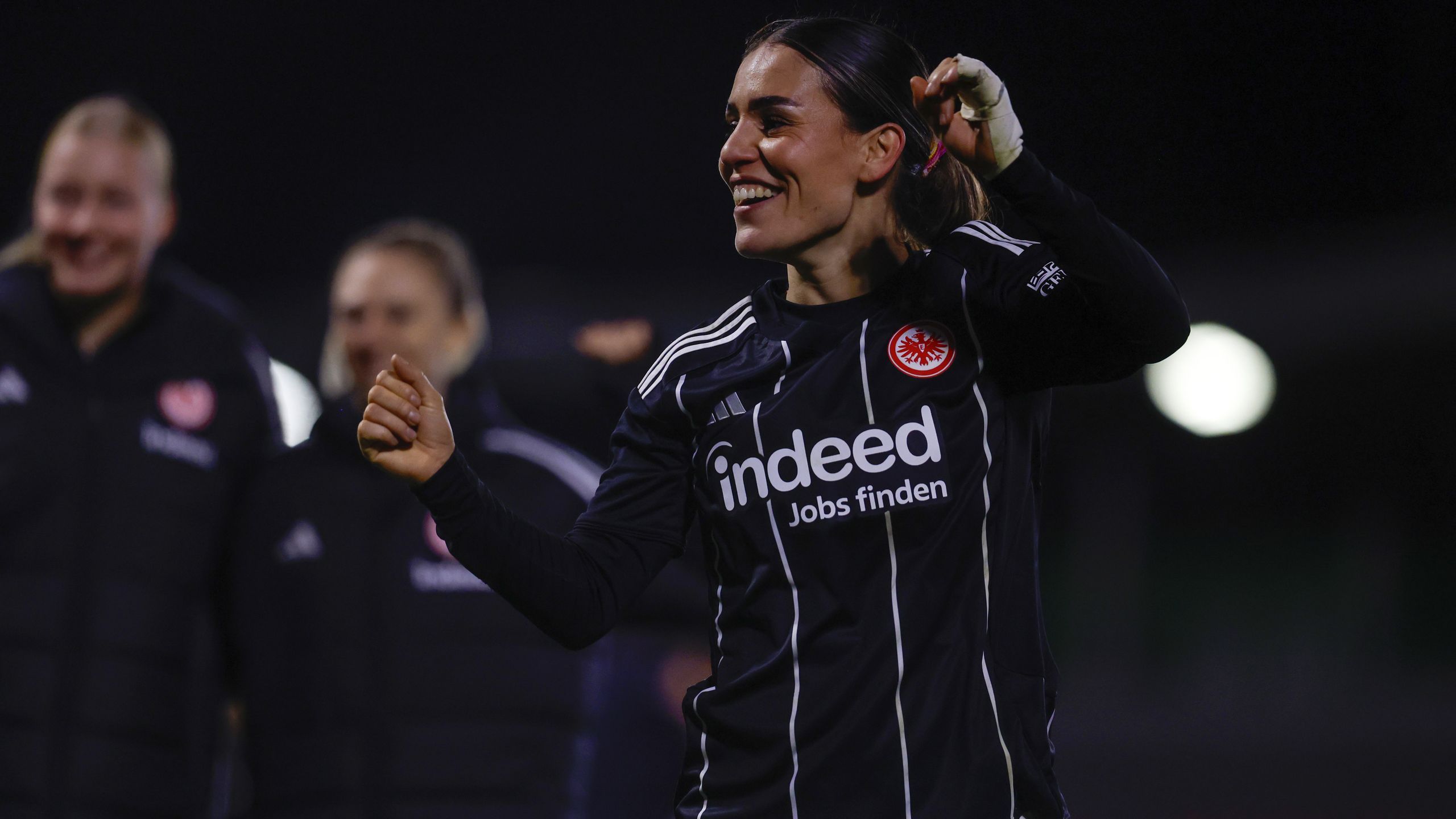 Eintracht Frankfurt feiert späten Sieg bei PSV Eindhoven - Laura ...