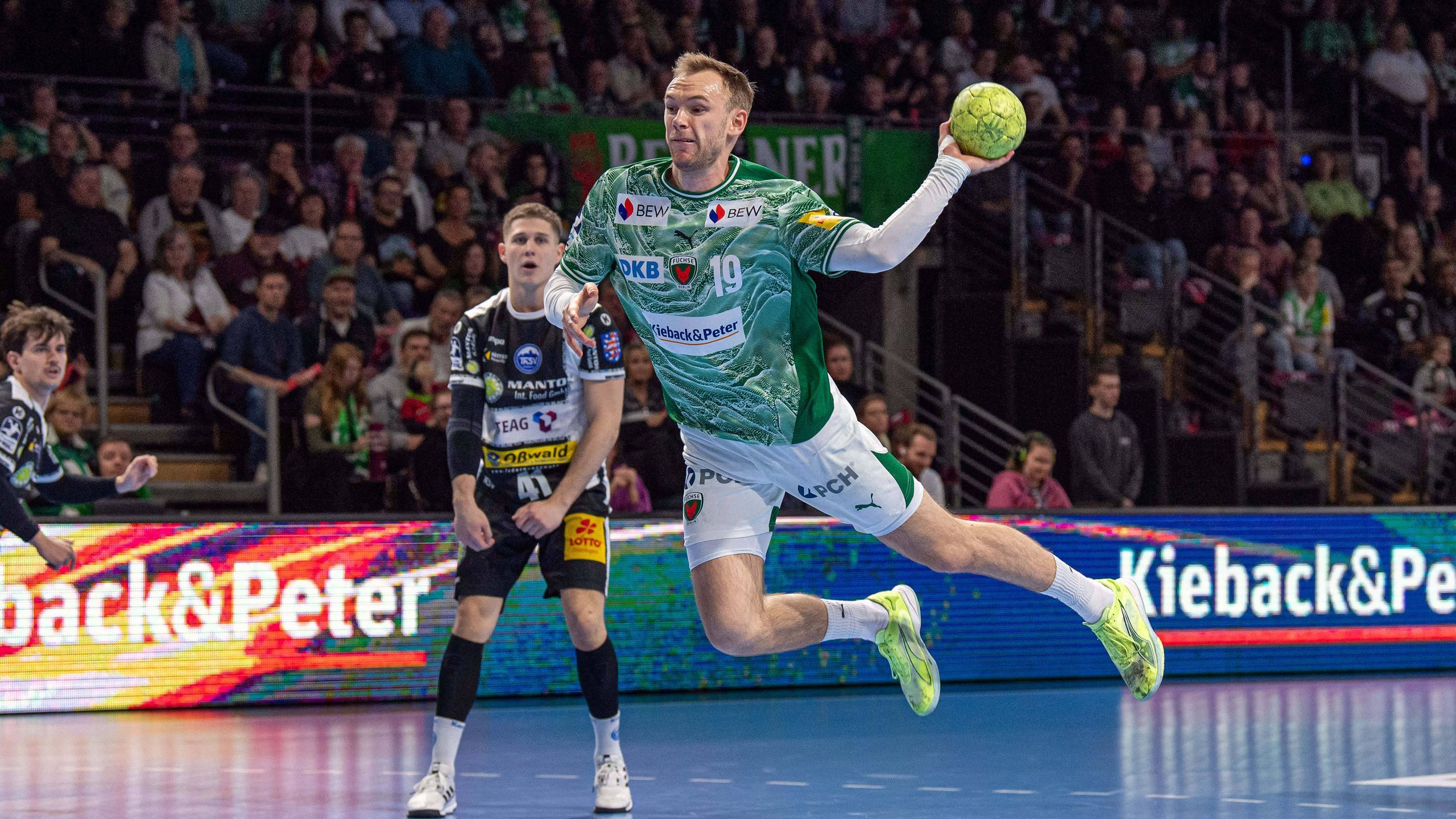 Handball: Berlin mit Pokal-Pflichtsieg - und nun gegen Kiel - Eurosport