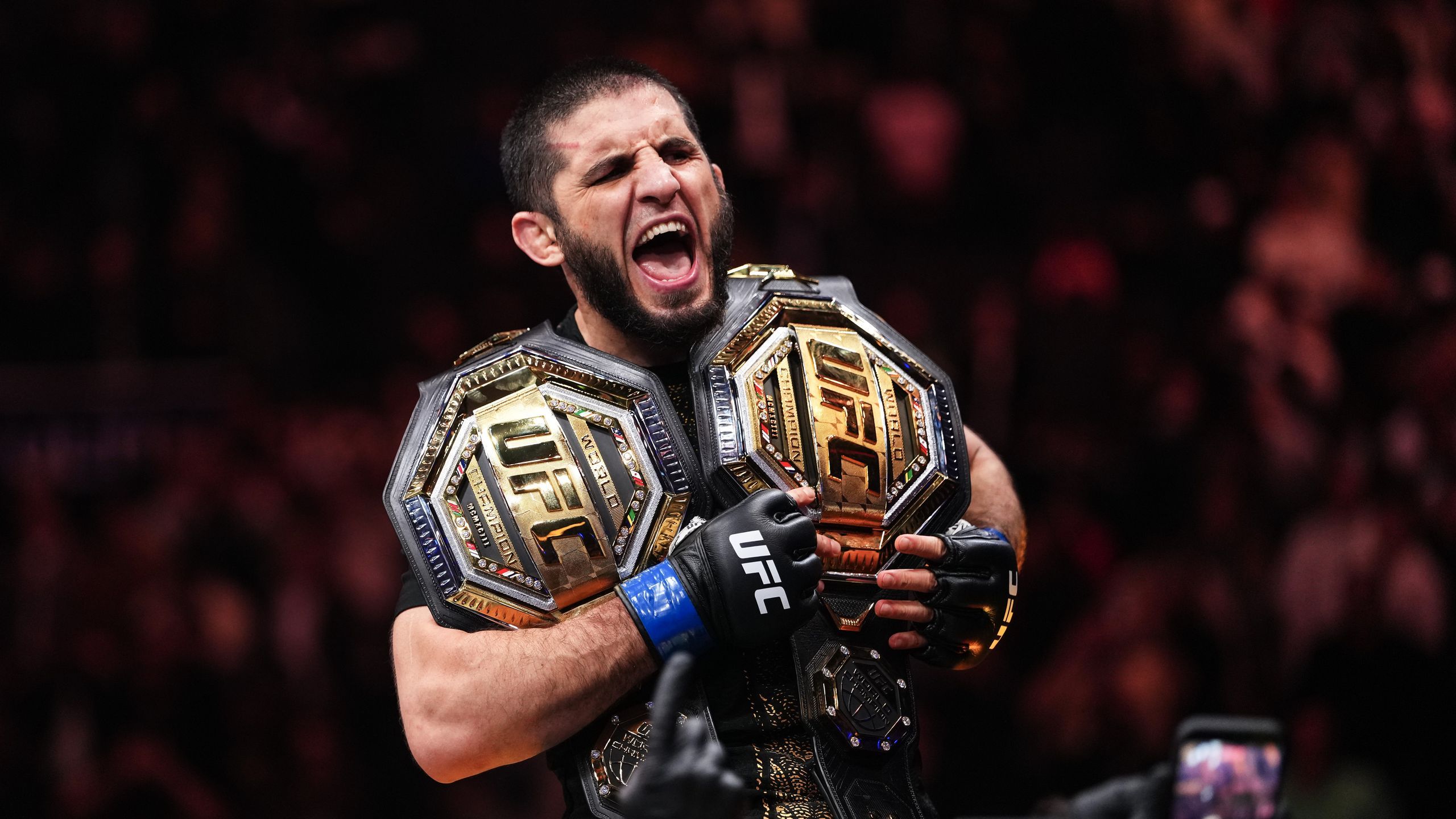 Islam Makhachev se corona doble campeón en UFC 322 con un monólogo ante ...