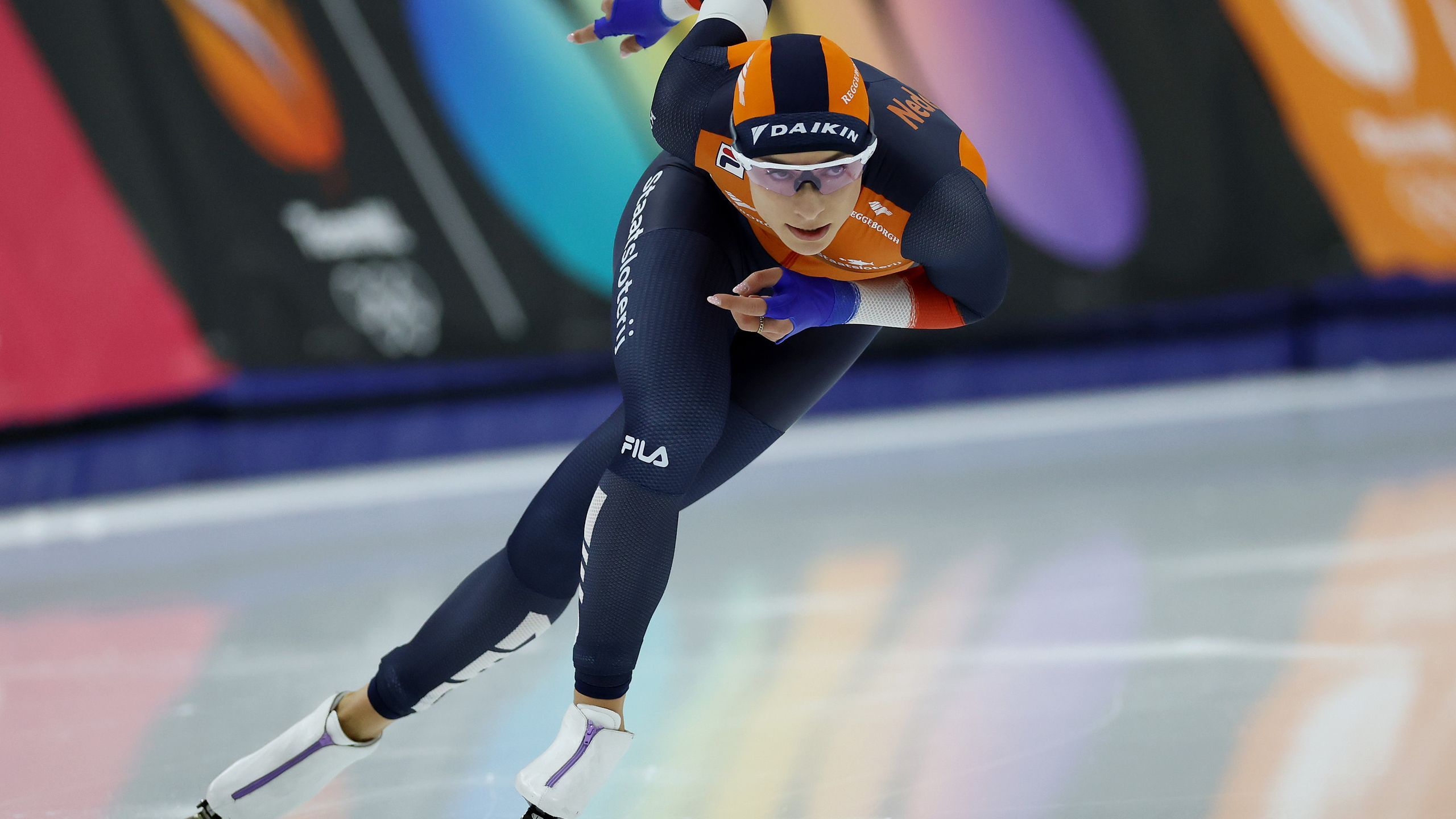 Femke Kok verrast iedereen met waanzinnige tijd - wint 500 meter in ...
