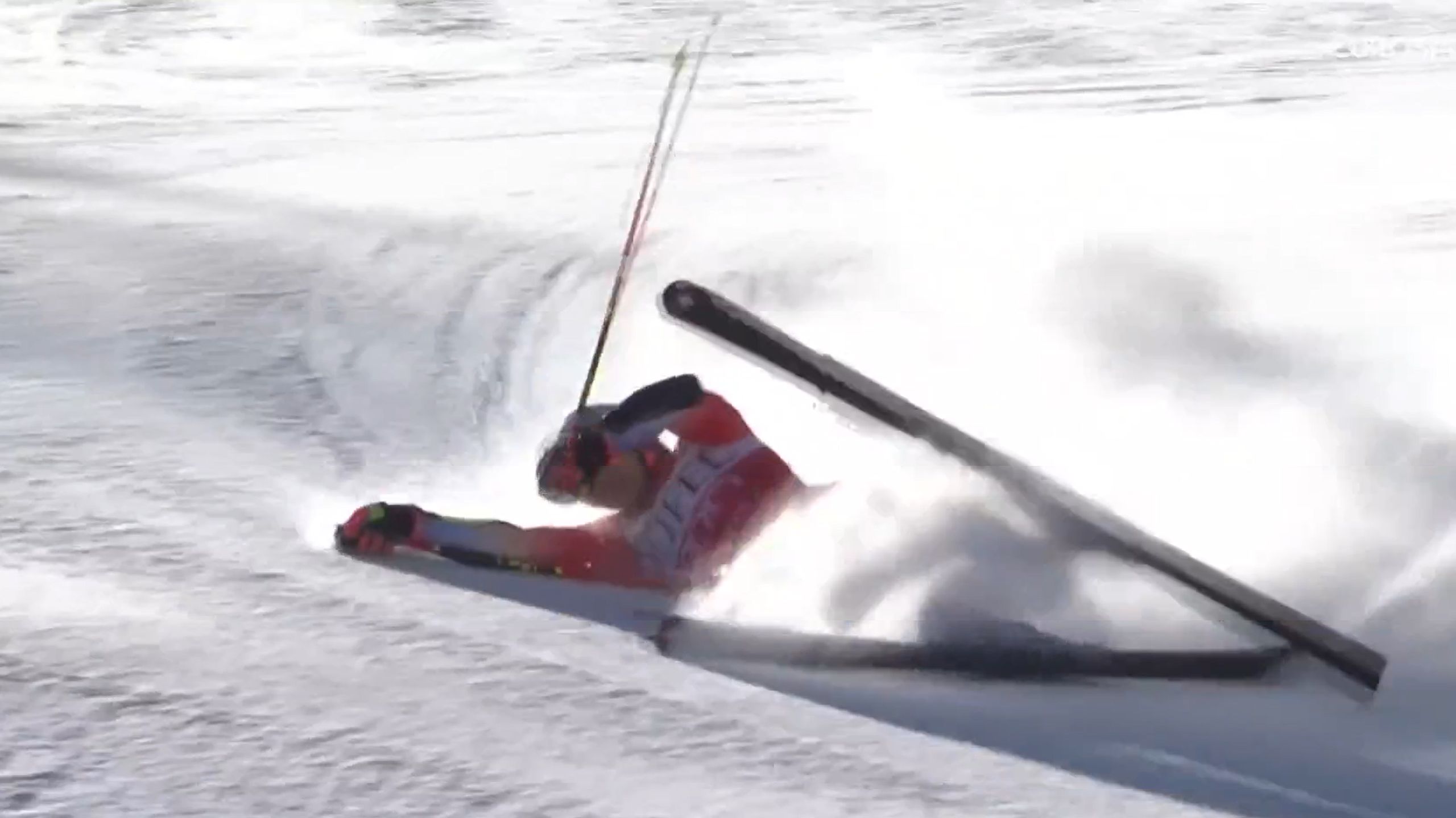 Marco Odermatt en échec : sa chute lors de la première manche du géant ...