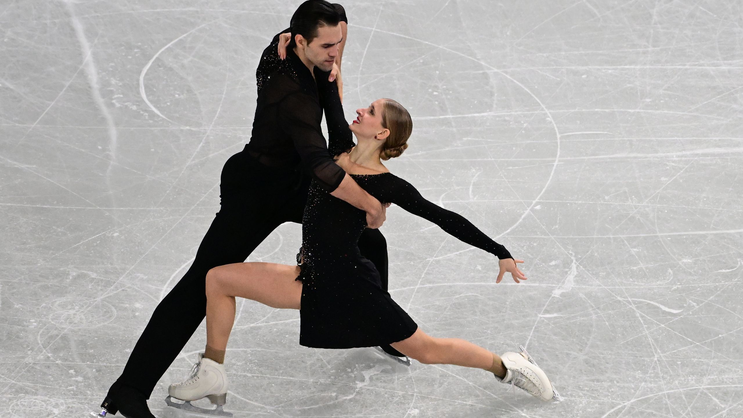 Minerva Hase und Nikita Volodin patzen im Kurzprogramm und sind beim ...