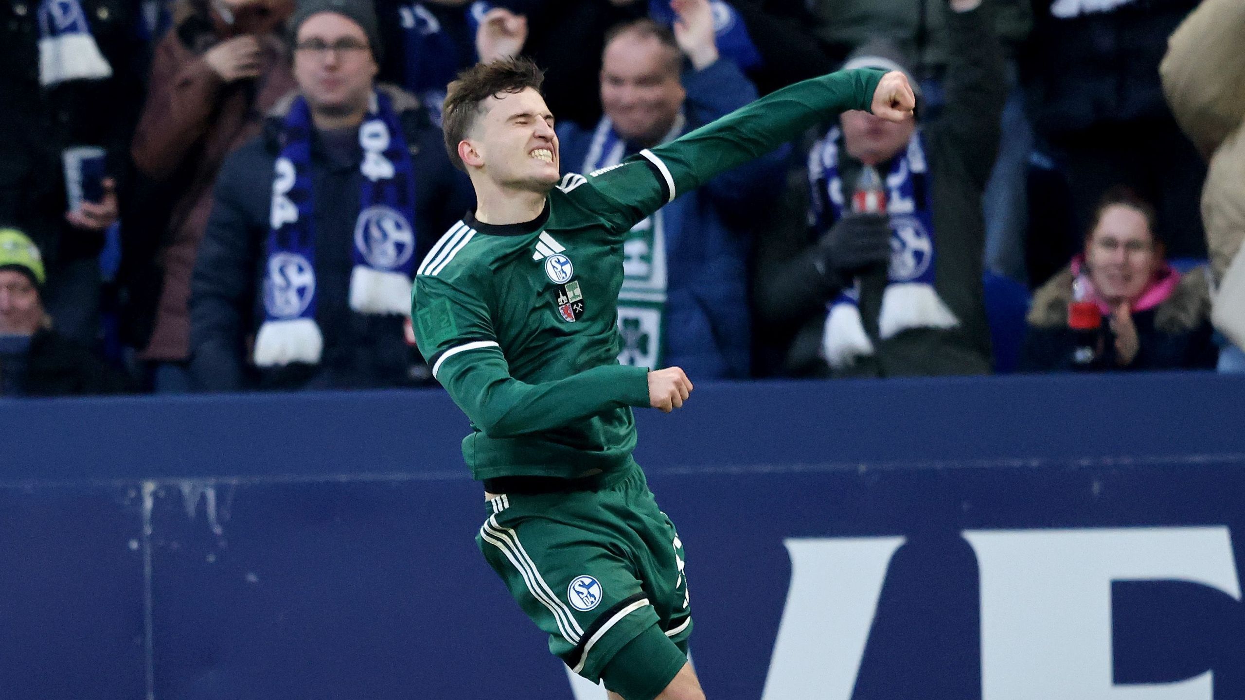 2. Liga: FC Schalke 04 schlägt den 1. FC Nürnberg und feiert ...