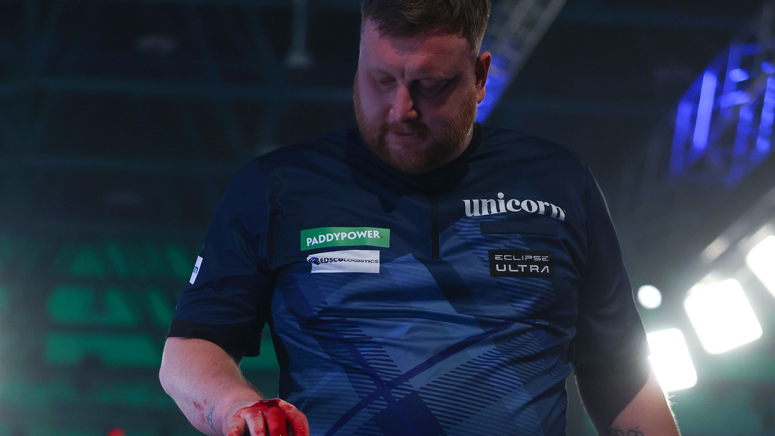 WM: Cameron Menzies rastet aus und schlägt sich auf Tisch Hand blutig ...