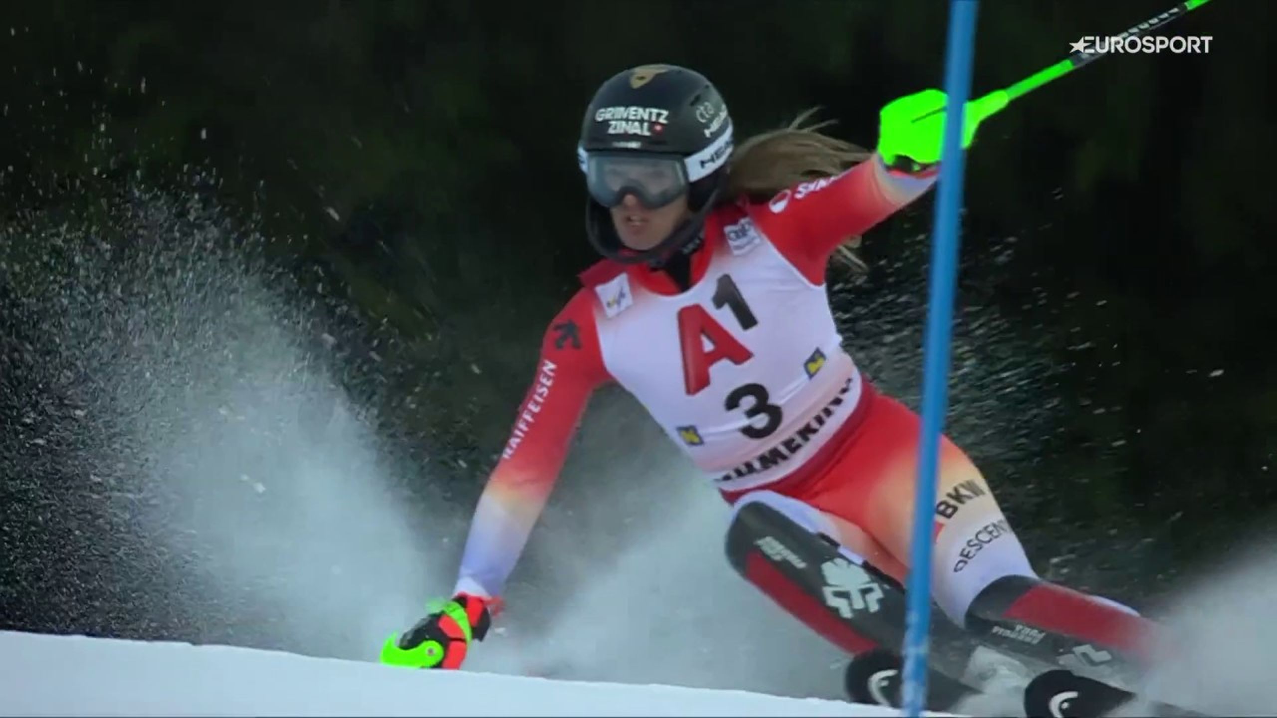 Camille Rast prowadzi po 1. przejeździe w slalomie w PŚ w narciarstwie ...