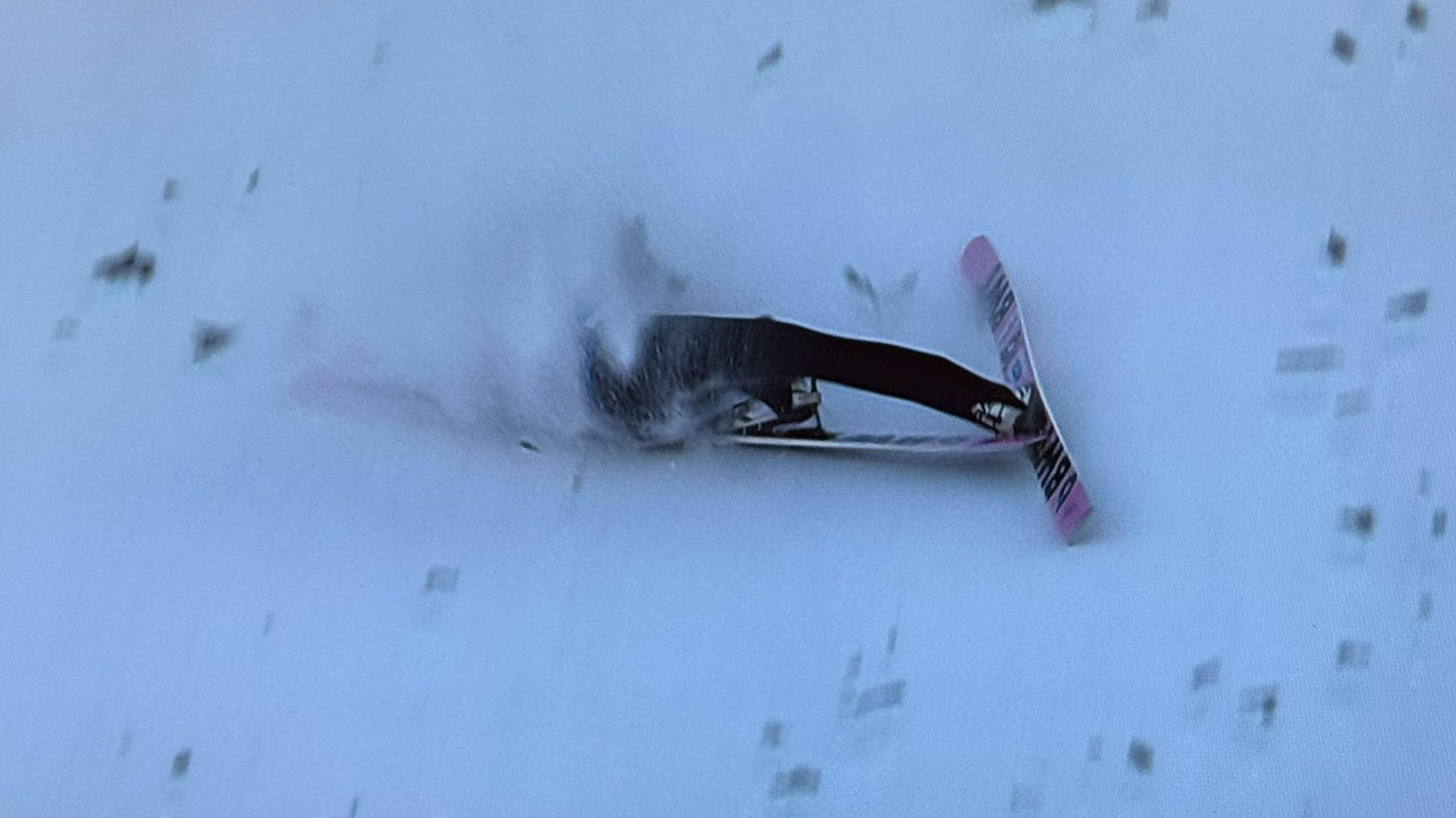 Artti Aigro miał poważny upadek na skoczni w Garmisch-Partenkirchen ...