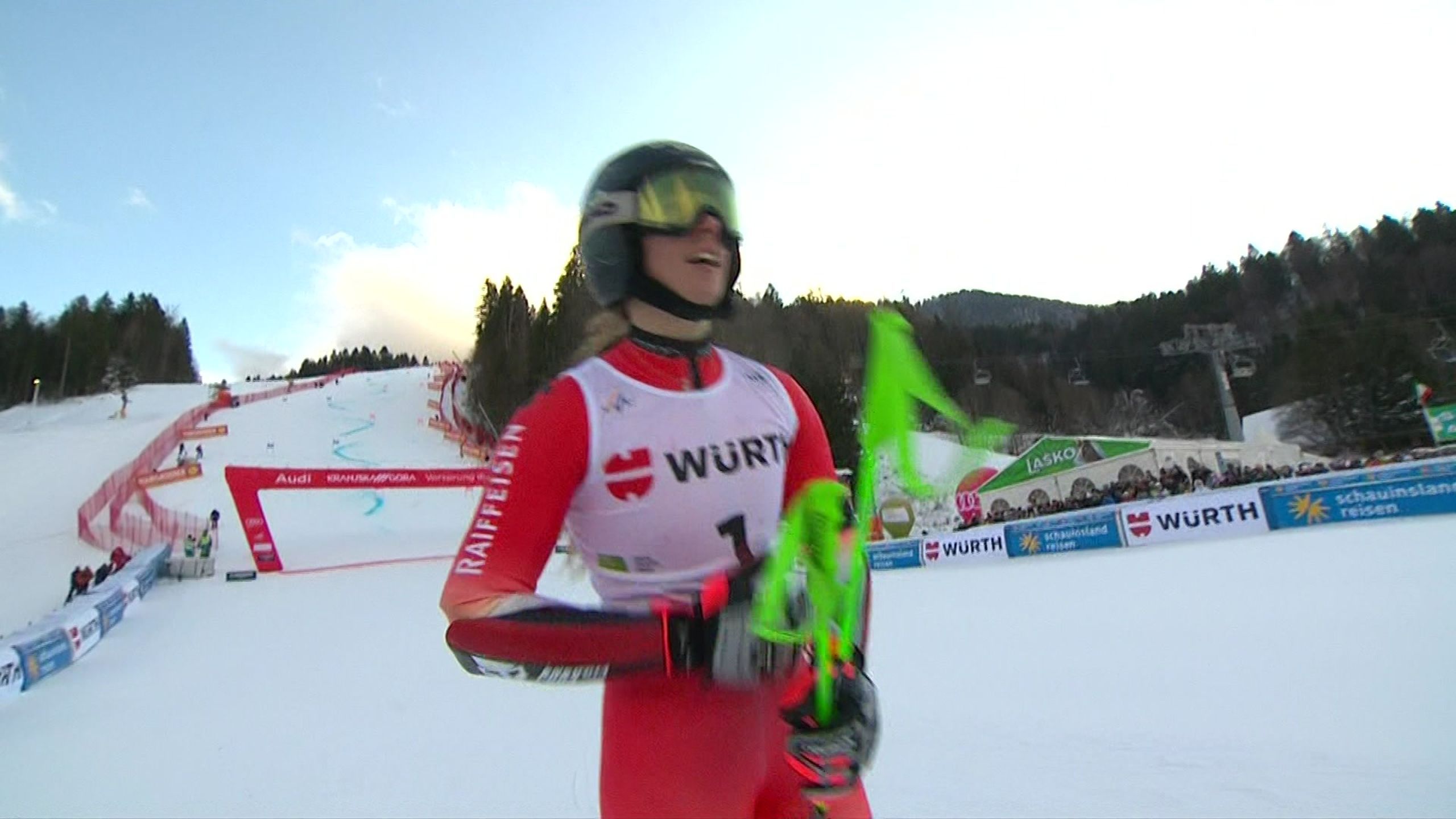 Camille Rast laat er geen gras over groeien in Kranjska Gora ...