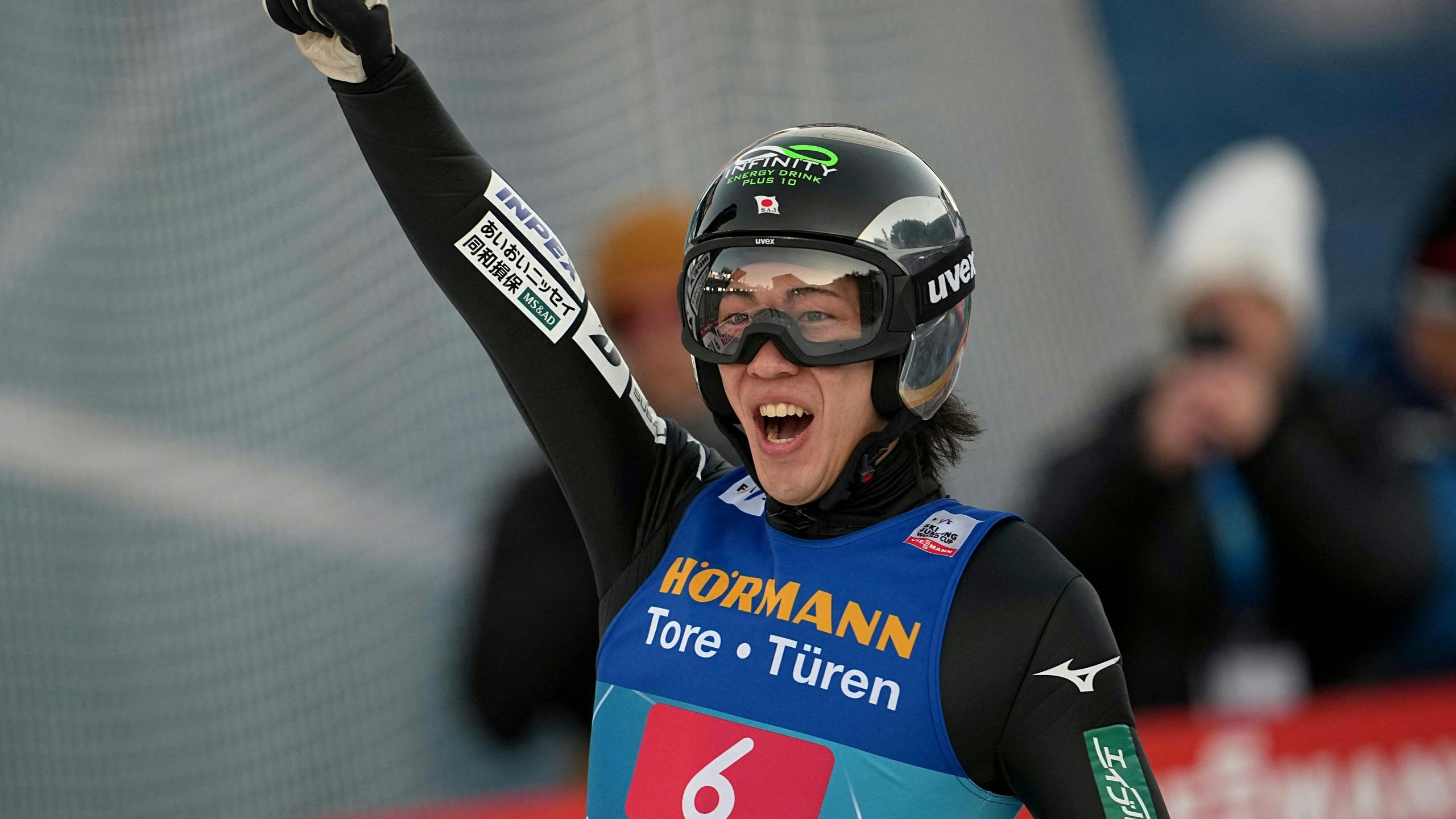 Vierschanzentournee 2025/26: Ren Nikaido gewinnt das Bergisel-Springen ...