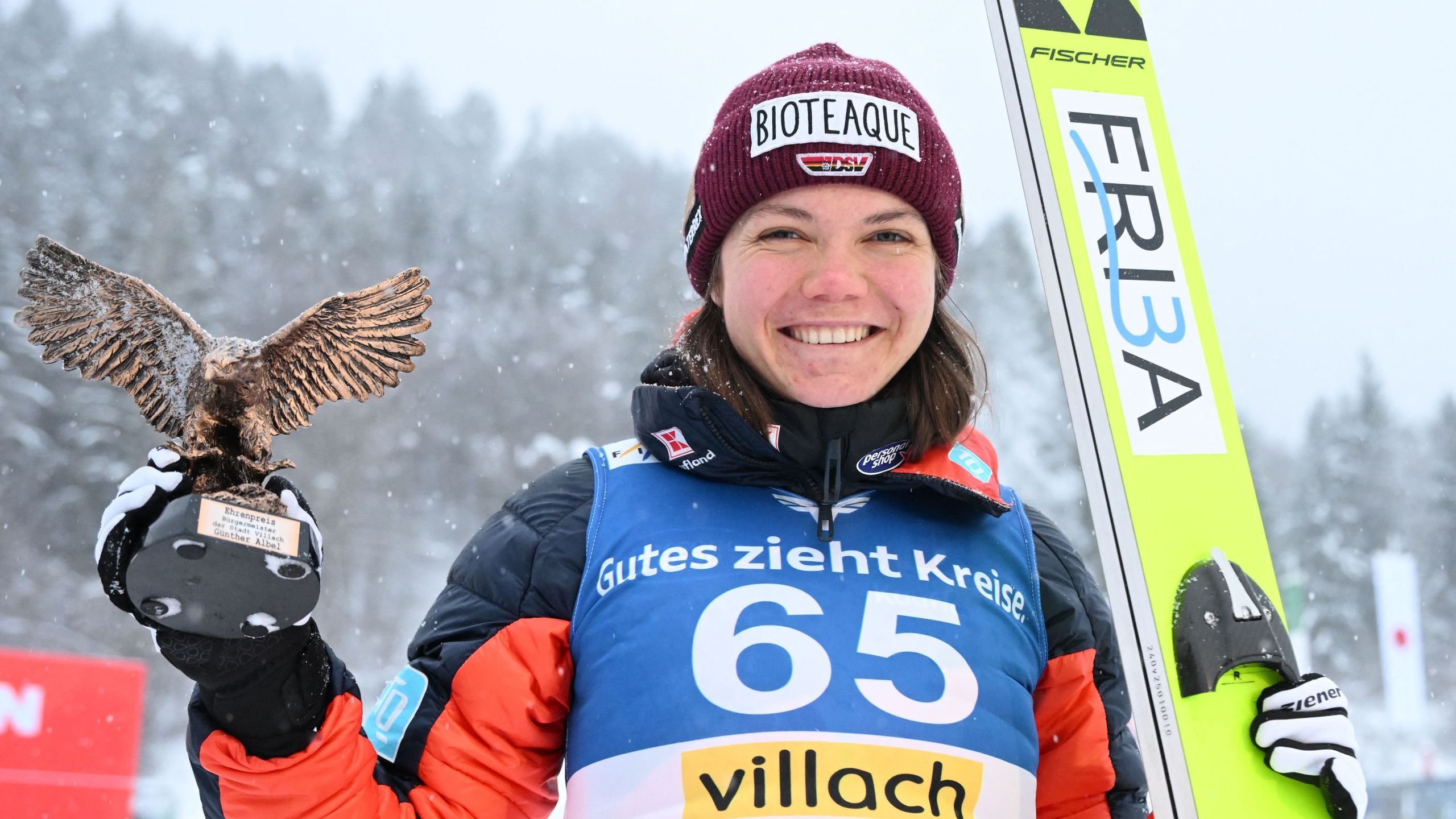 Agnes Reisch überzeugt in Villach mit Podestplatz - Nika Prevc feiert ...