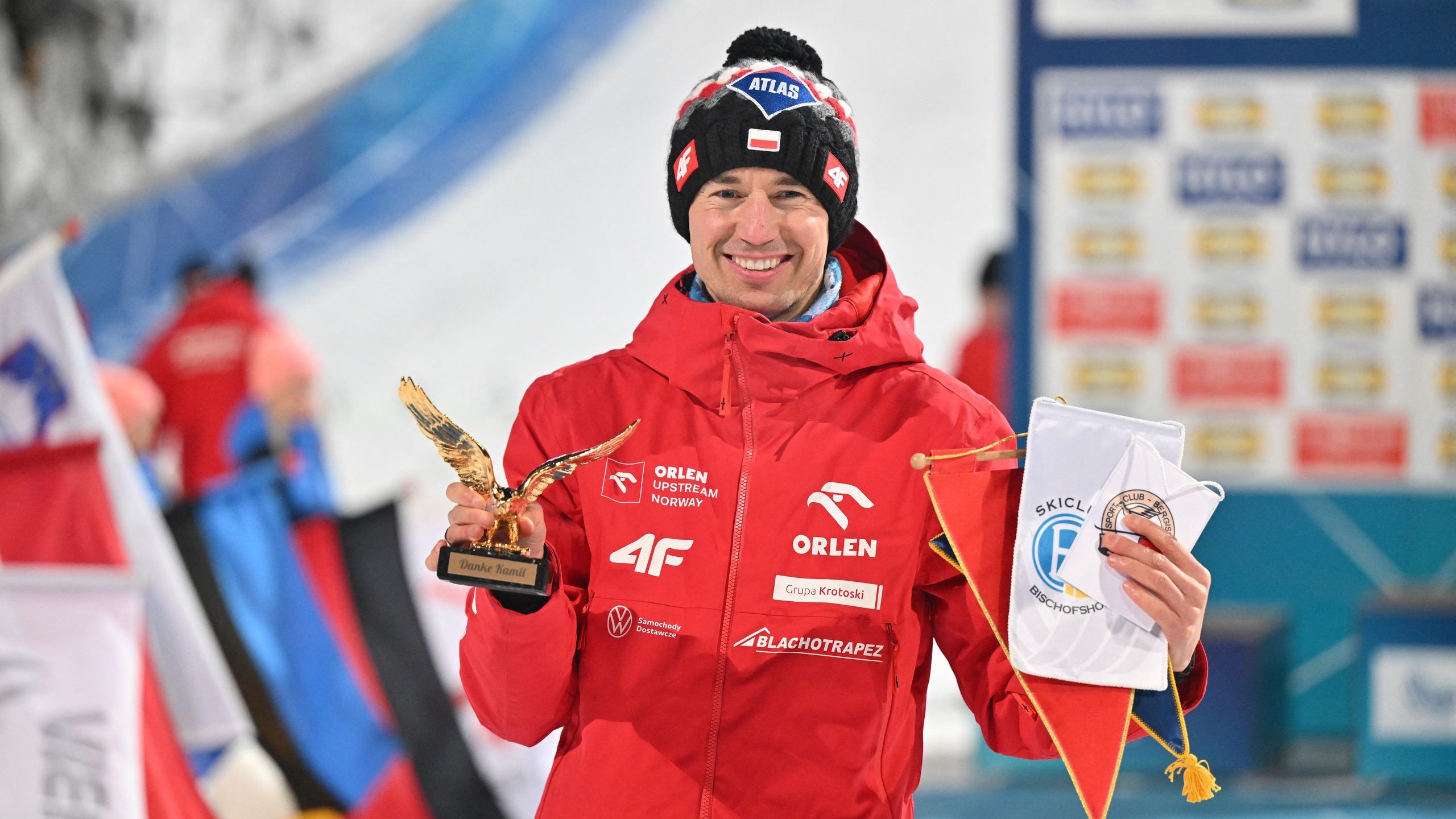Kamil Stoch pożegnał się z Turniejem Czterech Skoczni i dostał małego ...