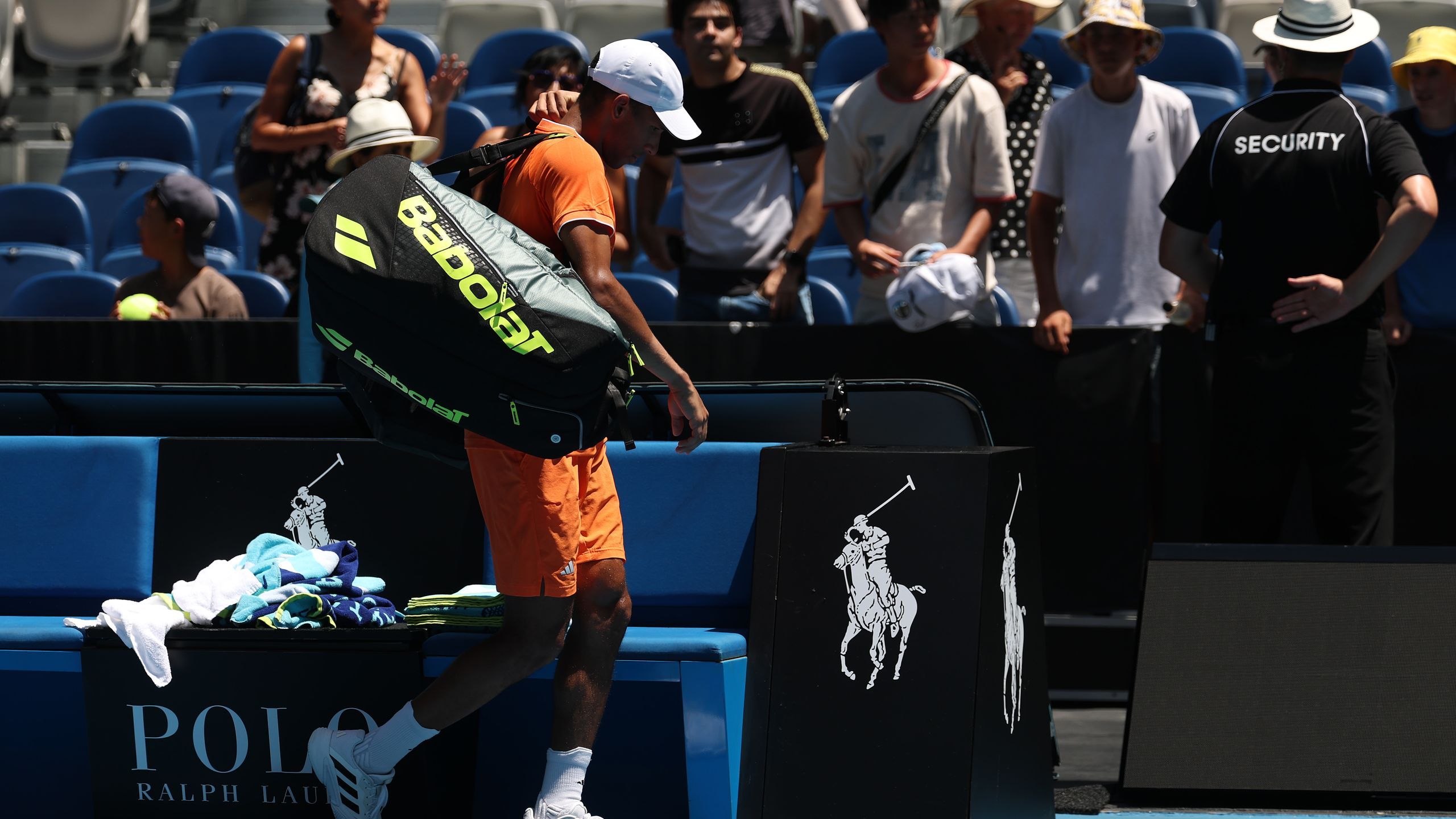 Verdens nummer otte, Felix Auger-Aliassime, trækker sig fra første ...