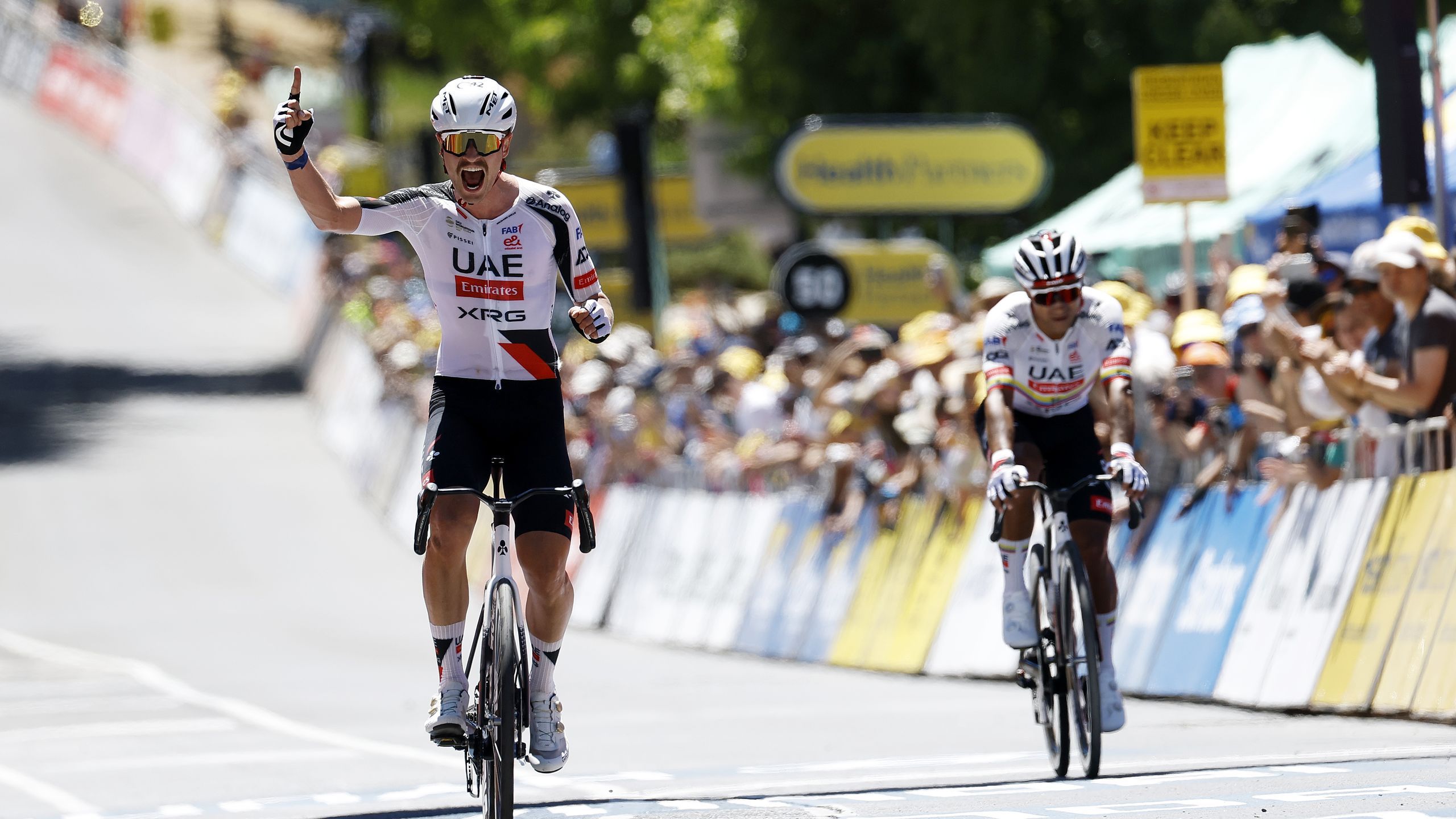 UAE toont spierballen in Tour Down Under met duo-aanval Narvaez en ...
