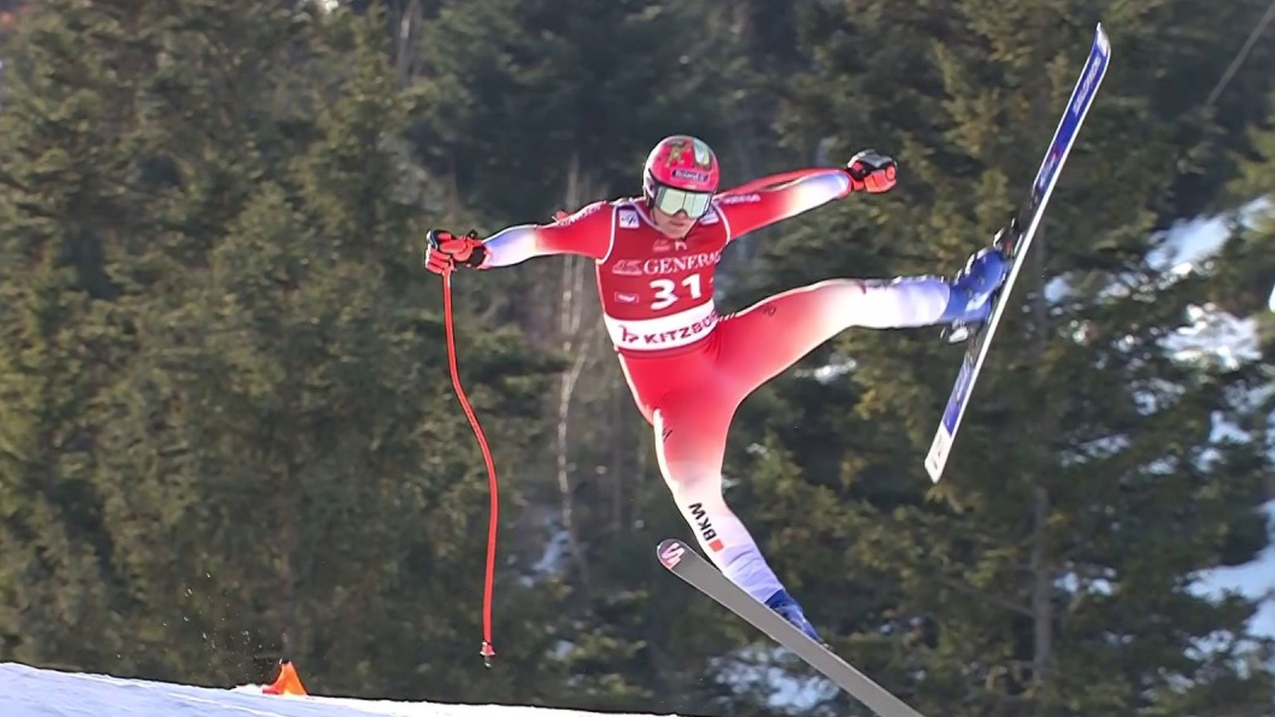 Super-G in Kitzbühel: Arnaud Boisset stürzt wild auf der Streif ...