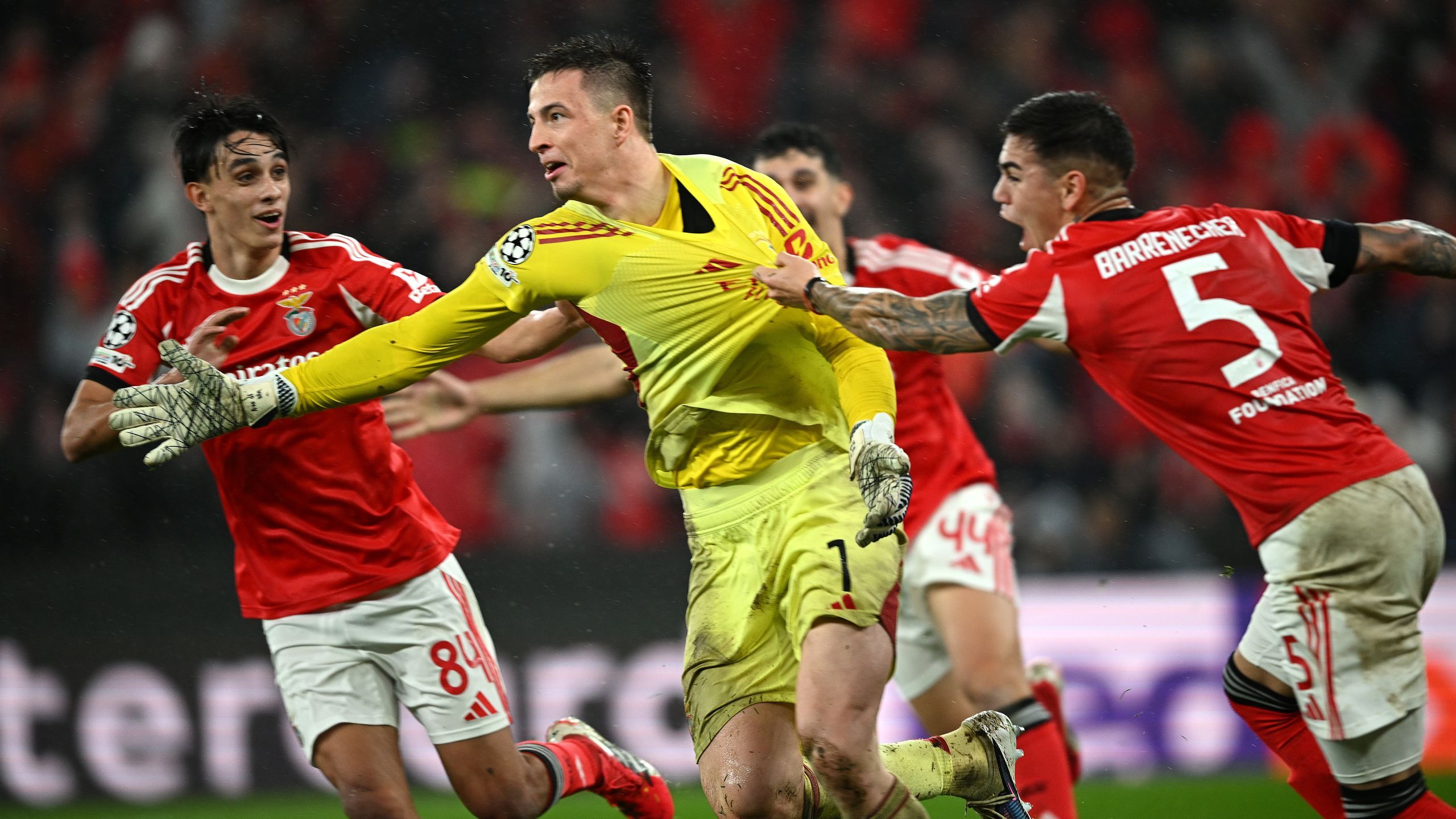 Benfica Lissabon bucht in unglaublichem Finish die Playoffs - Keeper ...