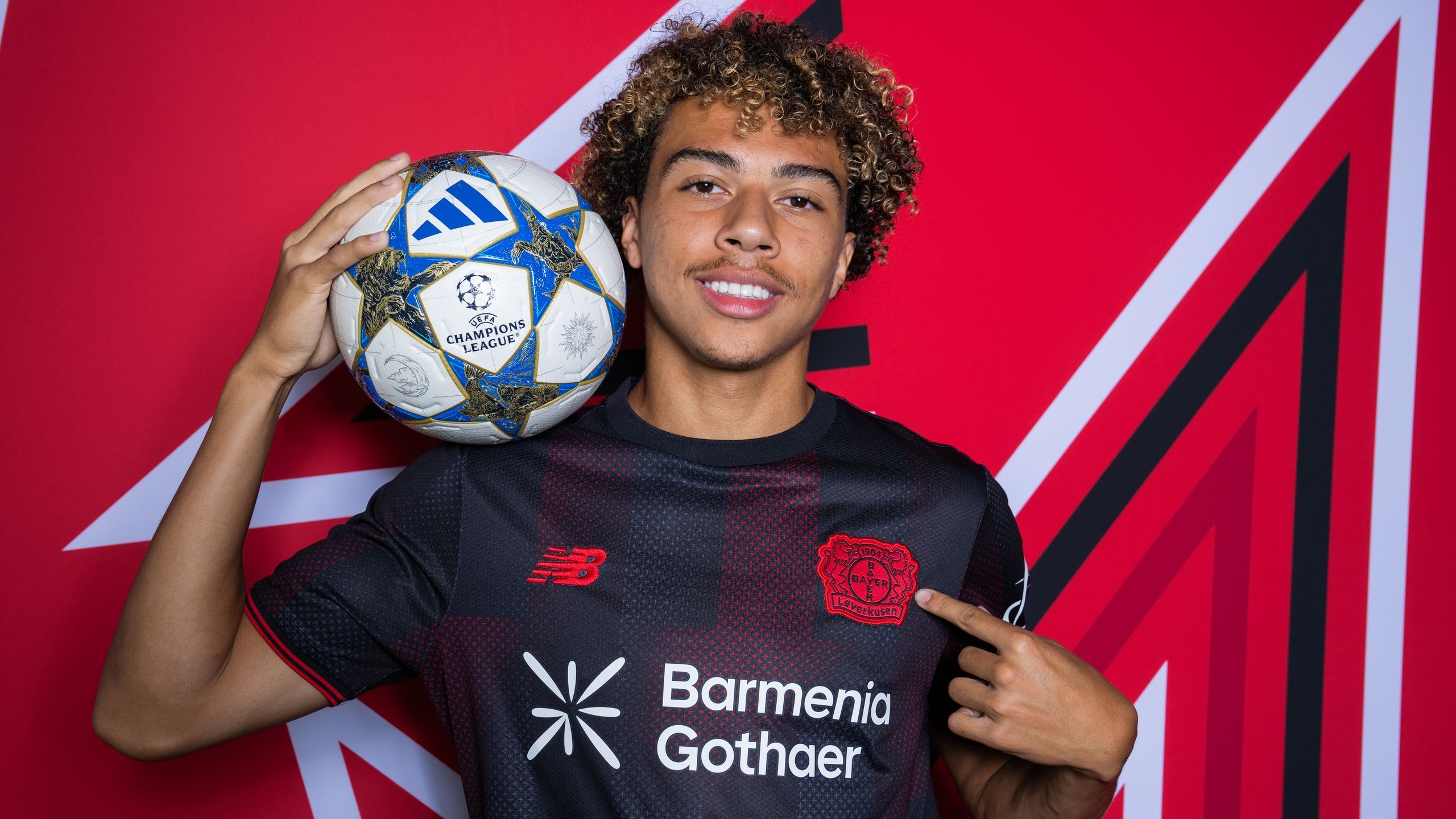 Bayer Leverkusen gibt Montrell Culbreath Profivertrag bis 2030 - Debüts ...