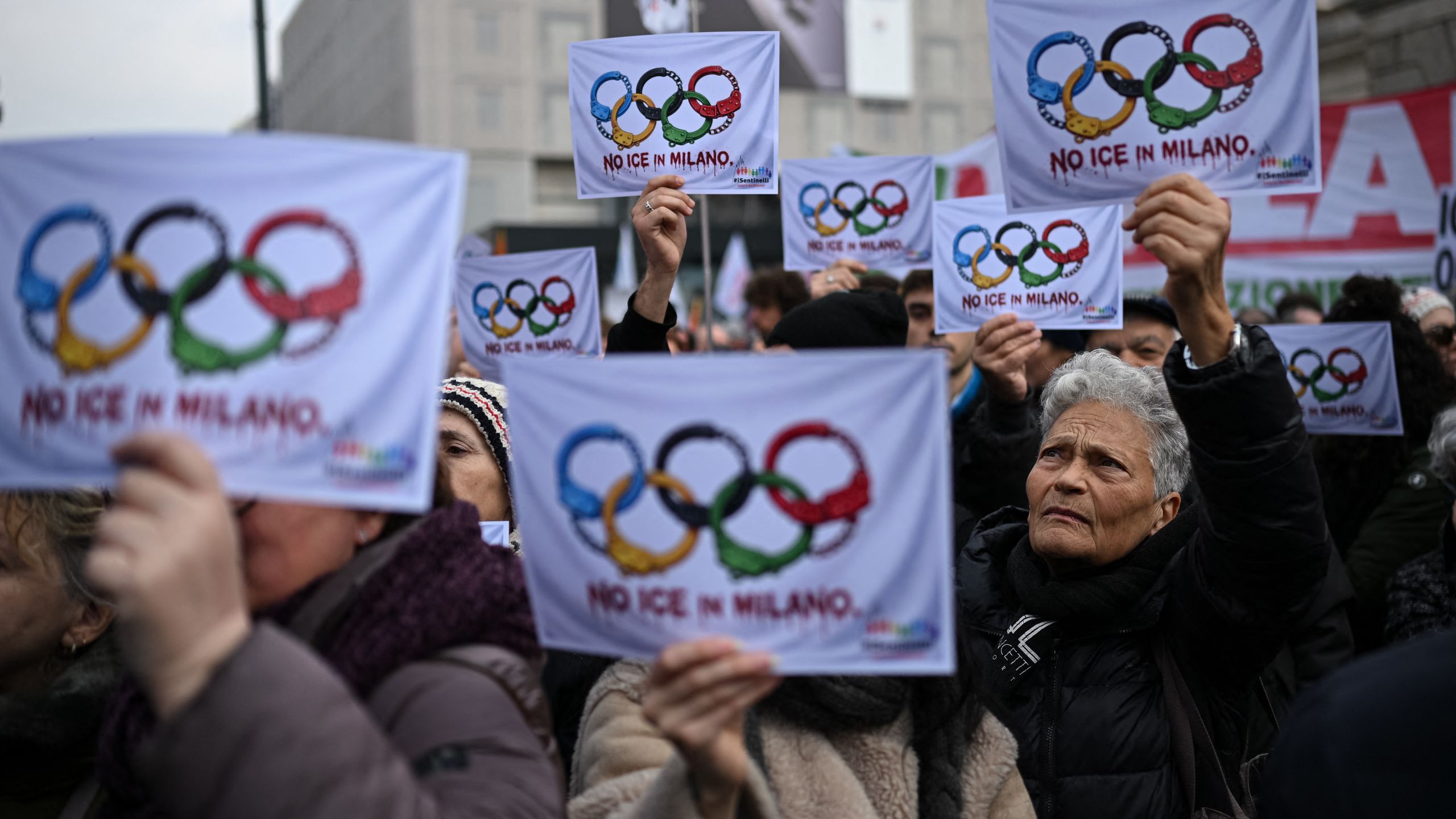 Mediolan - Cortina 2026. Protest w Mediolanie przeciwko obecności ...