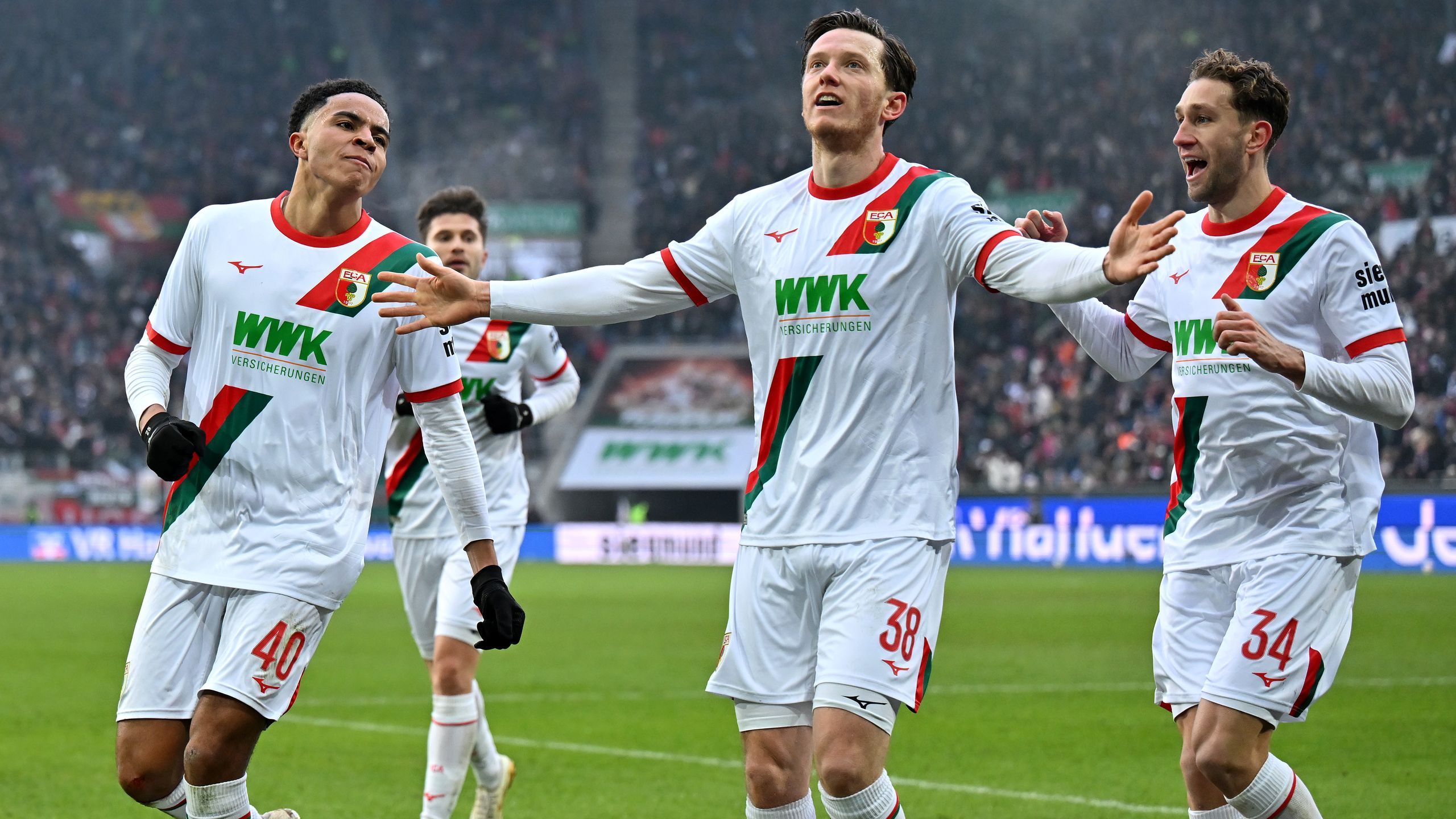 FC Augsburg dreht Abstiegsduell gegen FC St. Pauli und feiert wichtigen ...