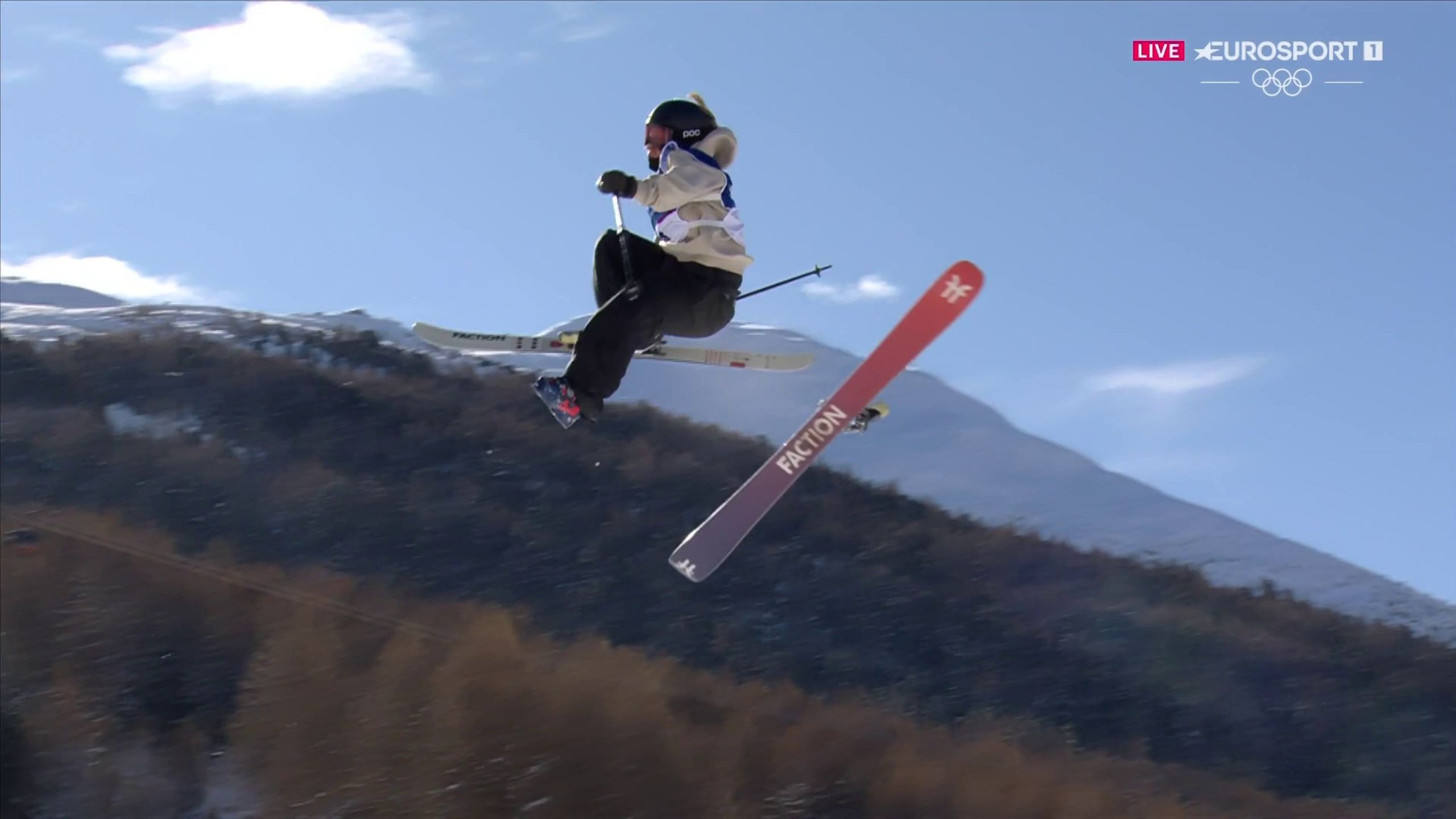 JO Milan-Cortina 2026 - Elle déchausse en plein vol : la chute ...