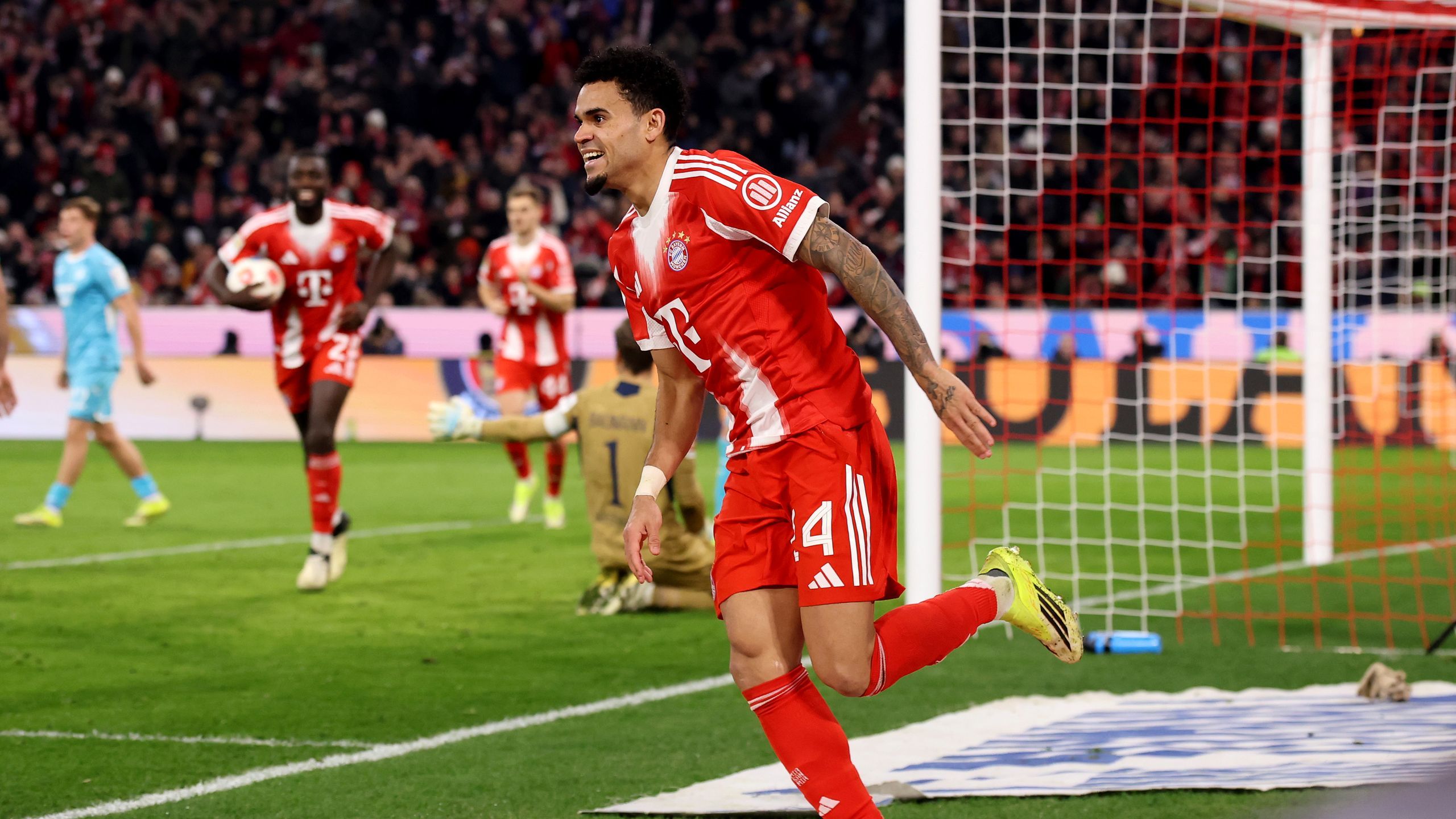 Bayern Monaco-Hoffenheim 5-1, gol e highlights: tripletta di Luis Diaz ...