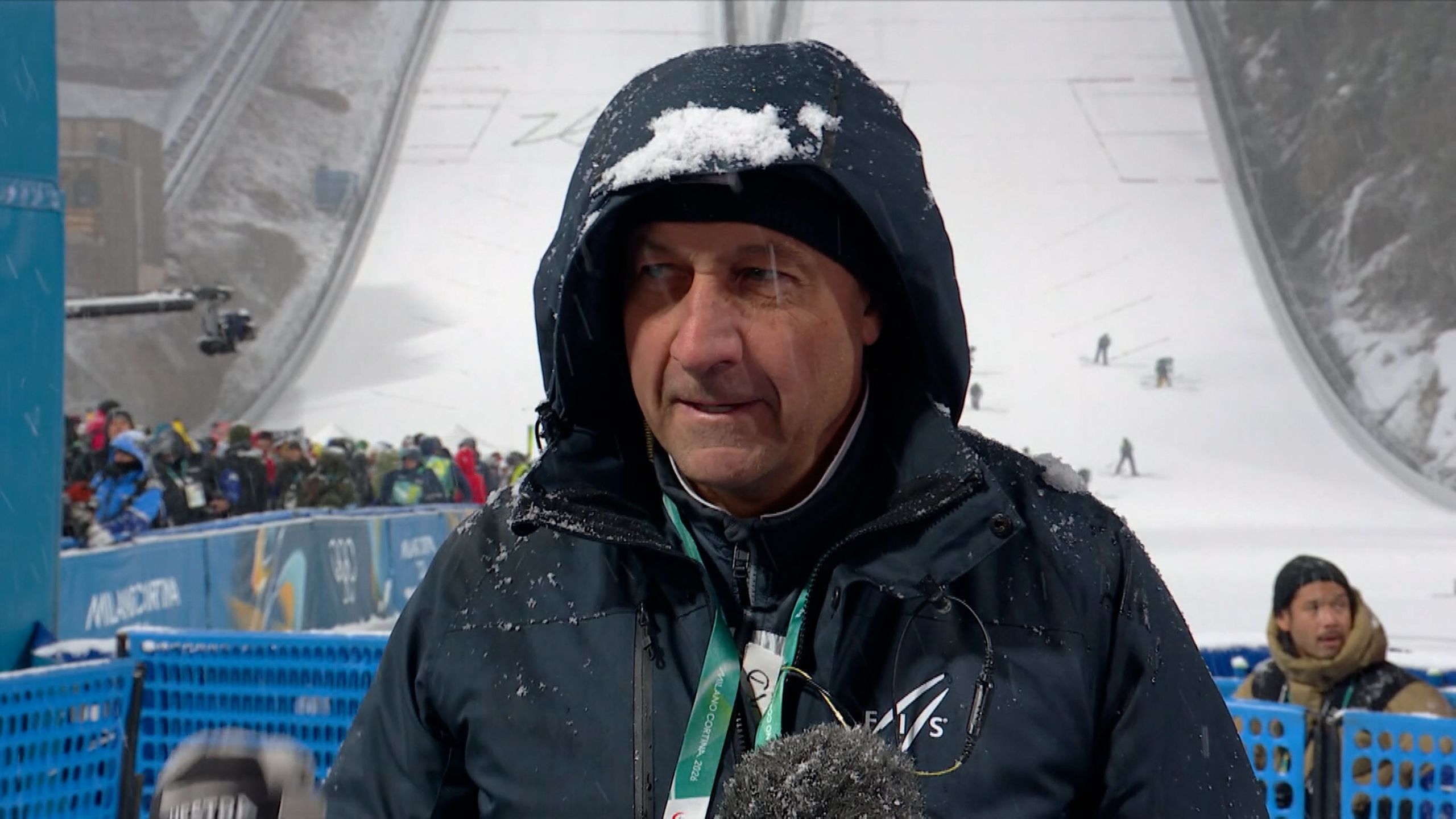 Olympia - Skispringen: Renndirektor Sandro Pertile rechtfertigt Abbruch ...