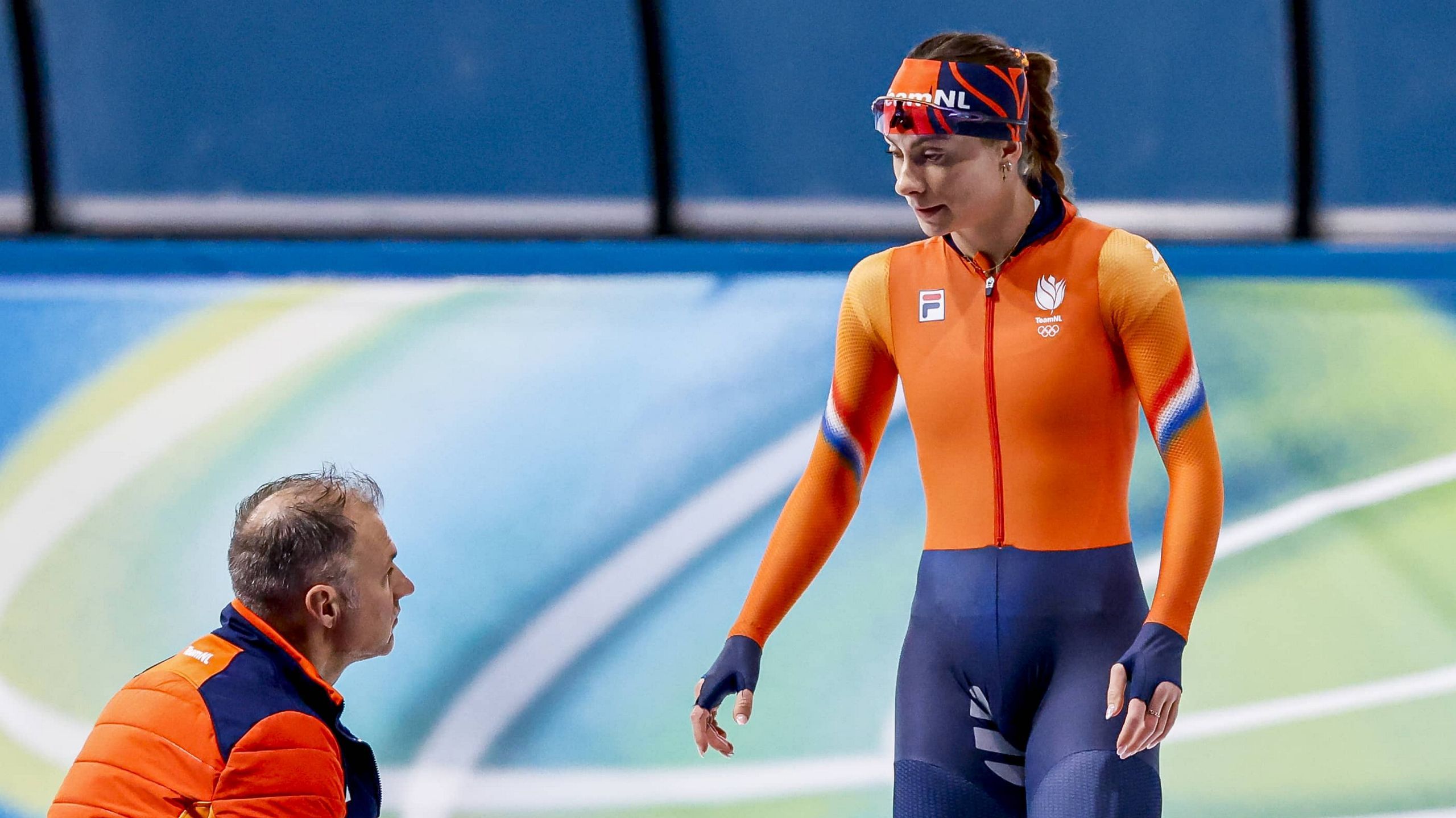 O campioană olimpică la Milano Cortina, scut în jurul antrenorului său ...