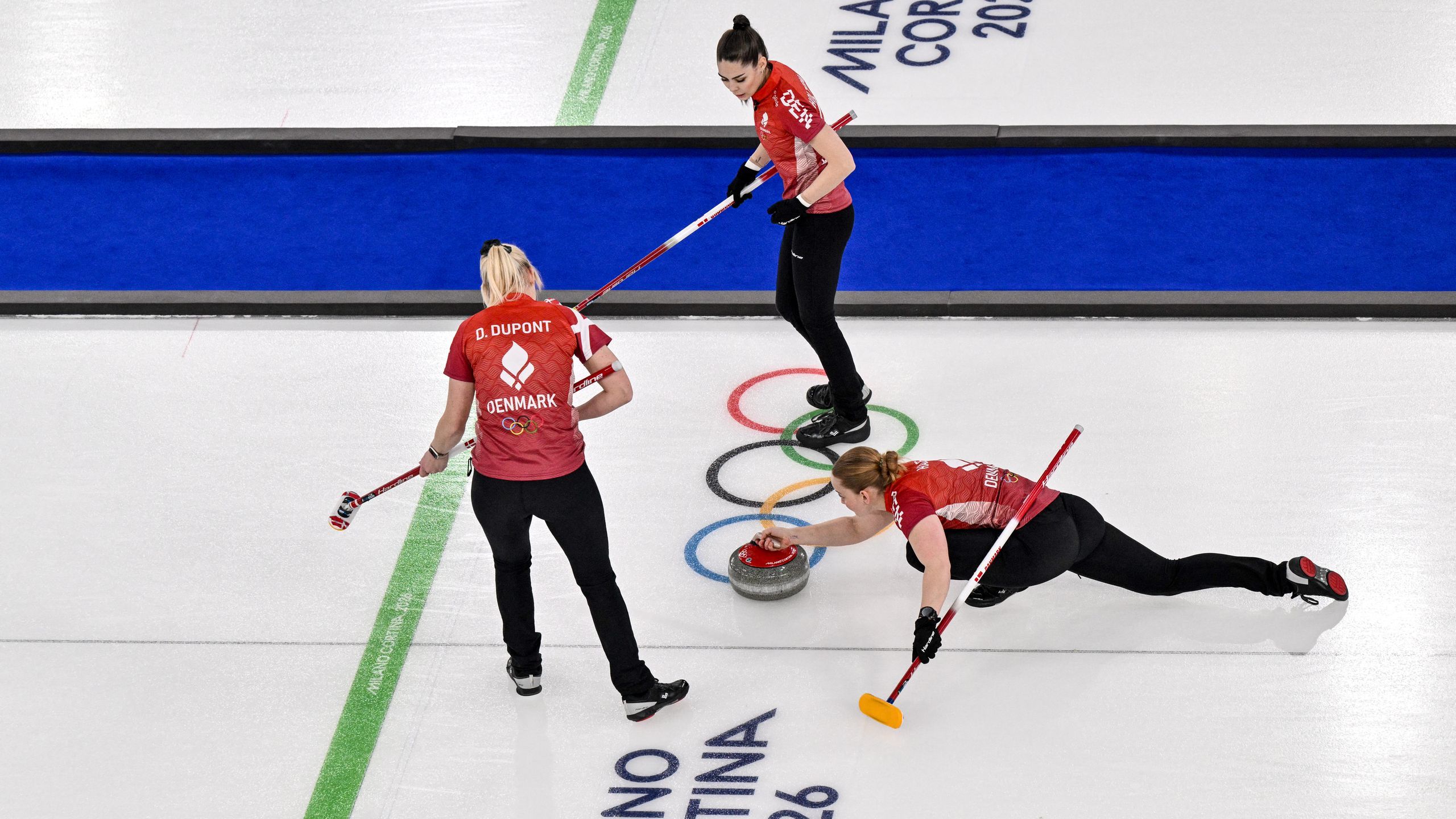 De danske curlingkvinders semifinaledrømme lider et knæk efter nederlag ...